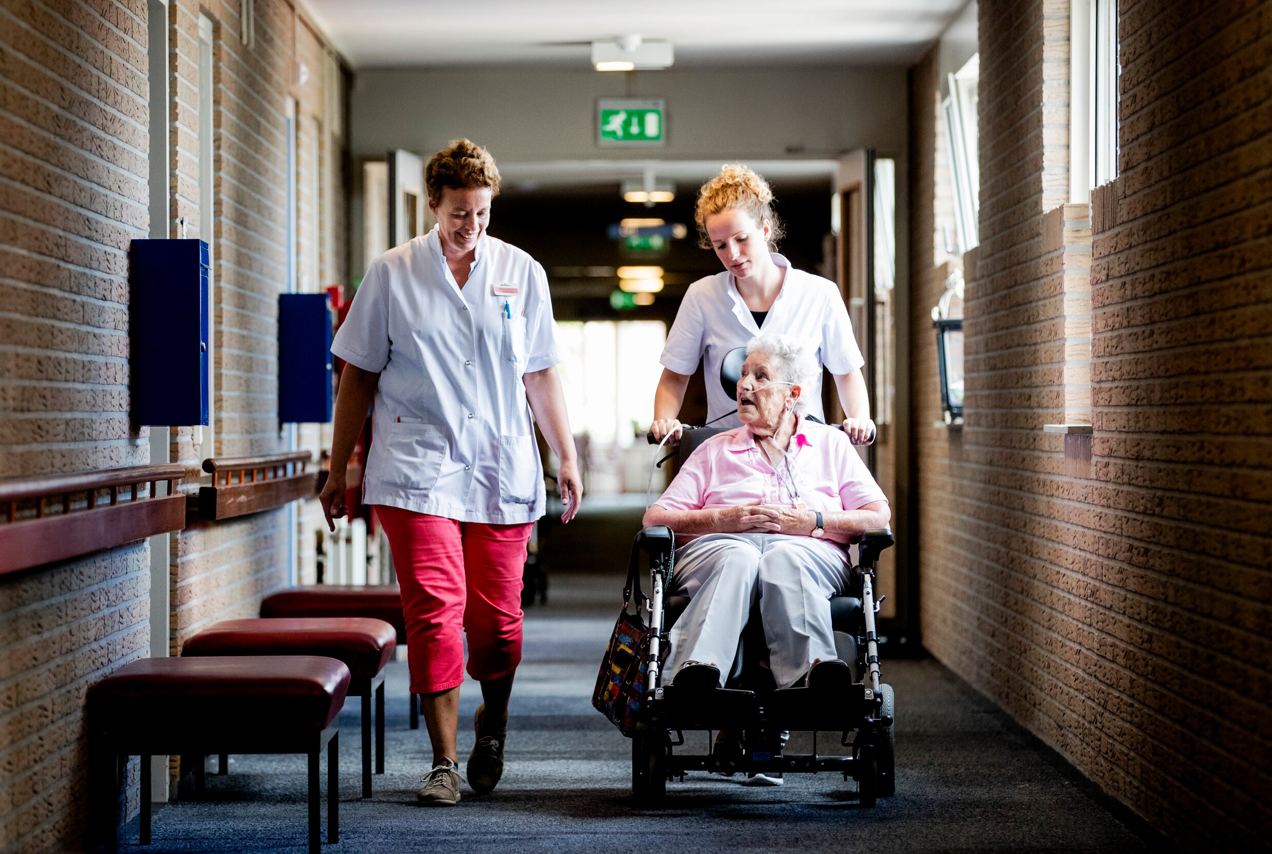 Verplicht een oudere tot ‘zelf doen’ en hij is de regie kwijt | Trouw