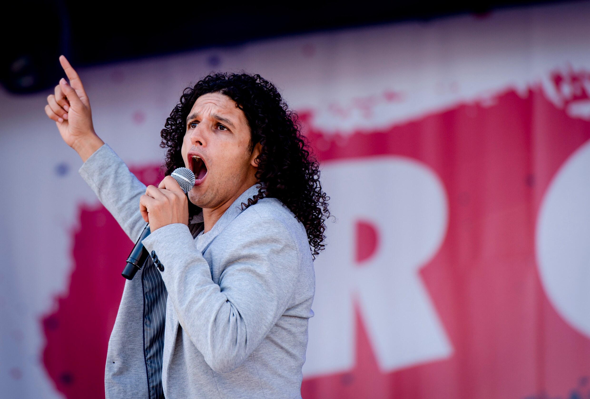 Ali B gaat vooroordelen te lijf in zijn nieuwe programma. Of toch niet ...