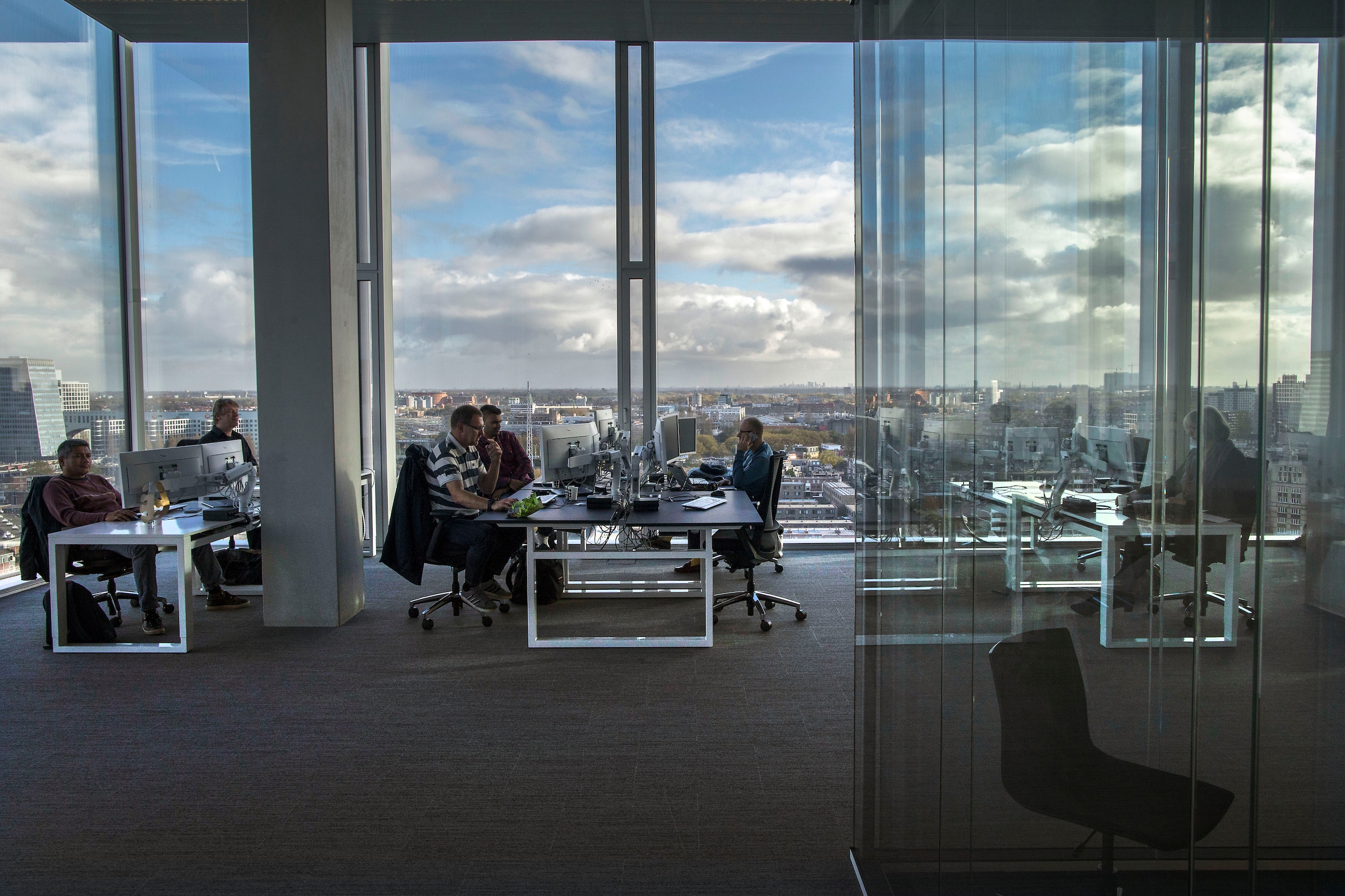 De kantoortuin: ruimtelijk of ongezond? | Trouw