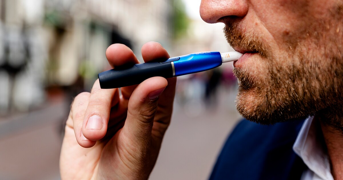 In de damp van een e-sigaret zitten veel schadelijke stoffen | Trouw