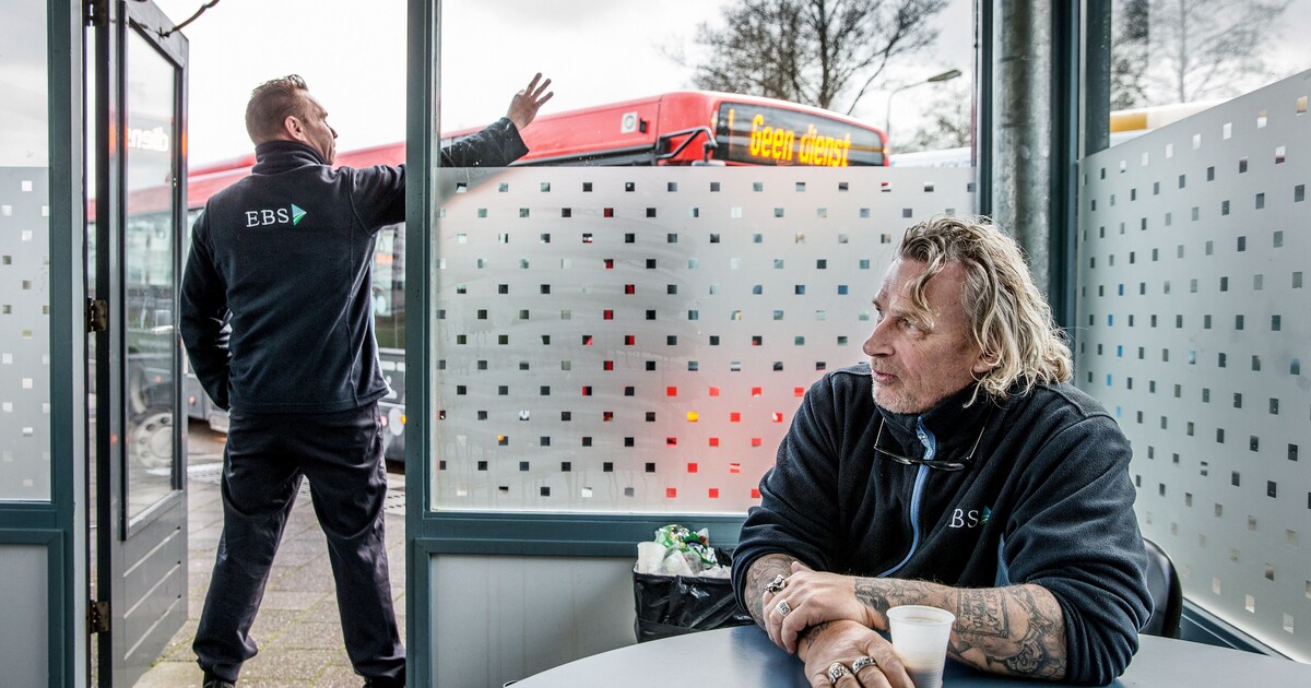 Geen plaspauze als buschauffeur? Als je moet, dan moet je... | Trouw