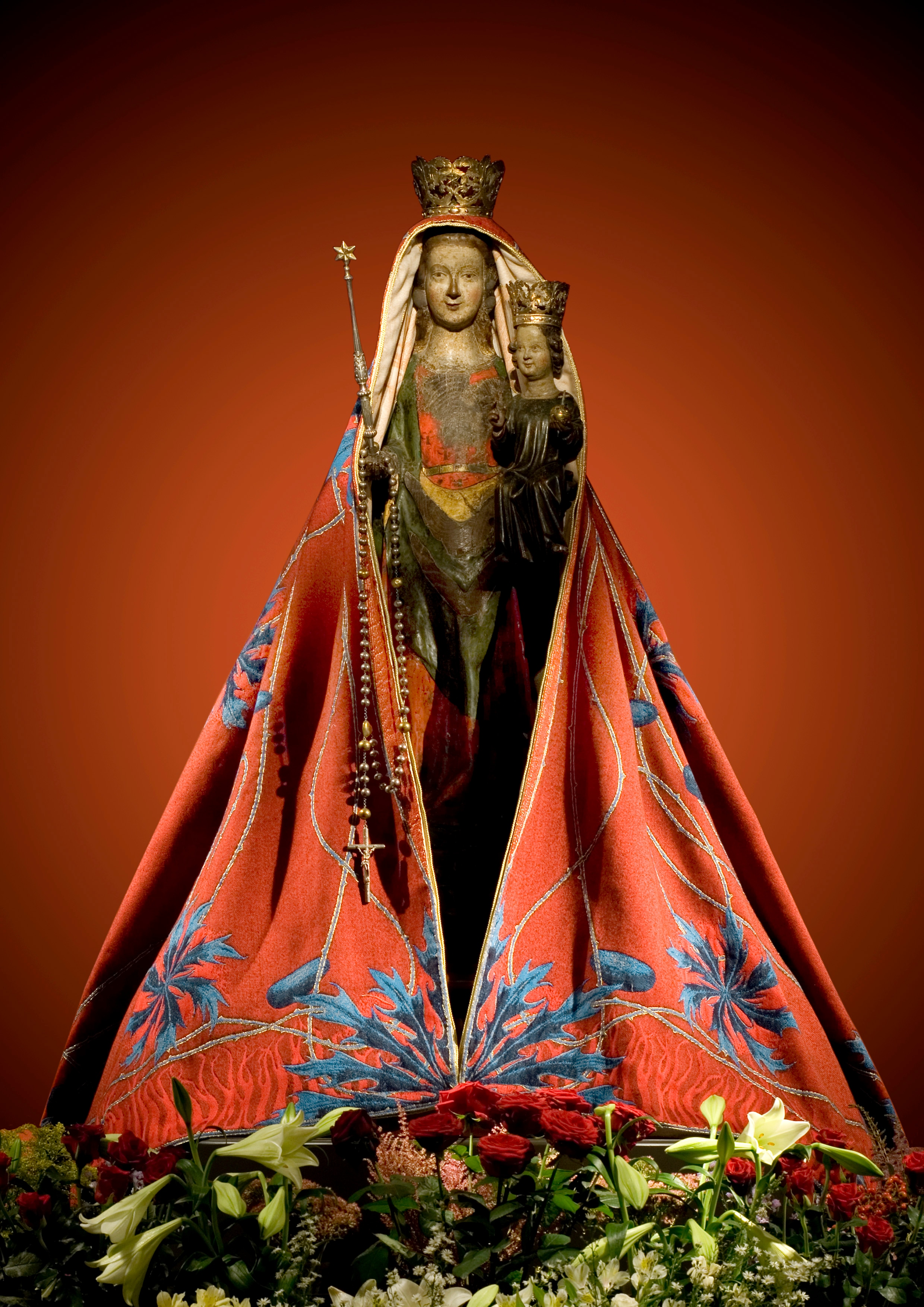 Het beeld van de Zoete Lieve Vrouw is na 165 jaar even weg uit Den ...