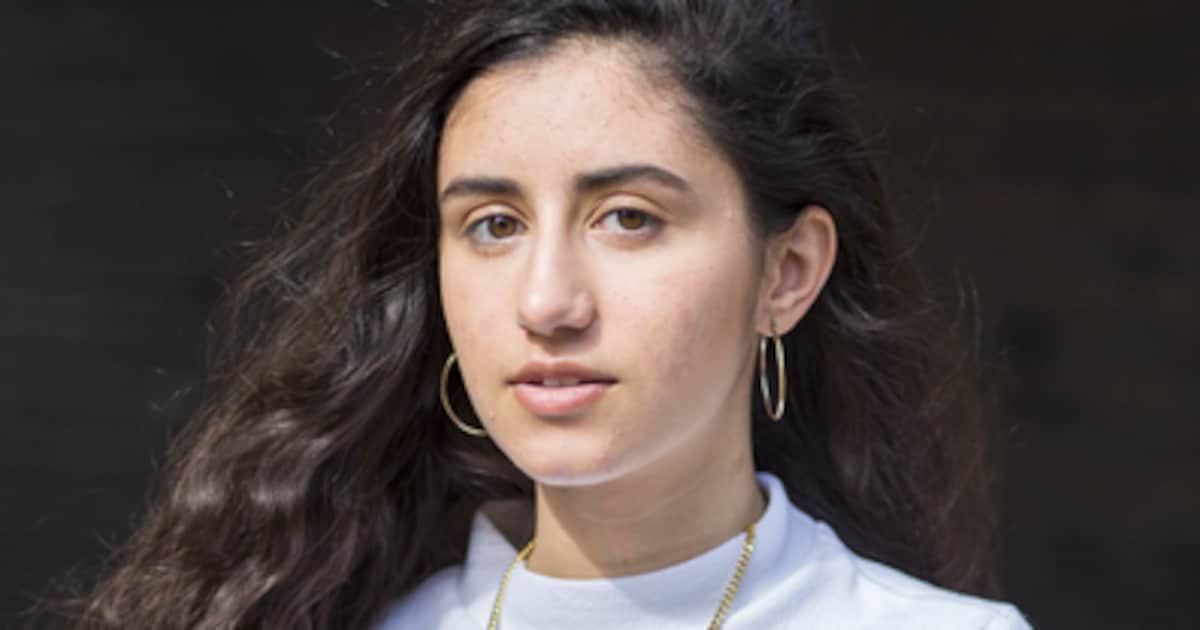 Hoe zangeres Naaz (19) haar grote bek terugvond | Trouw