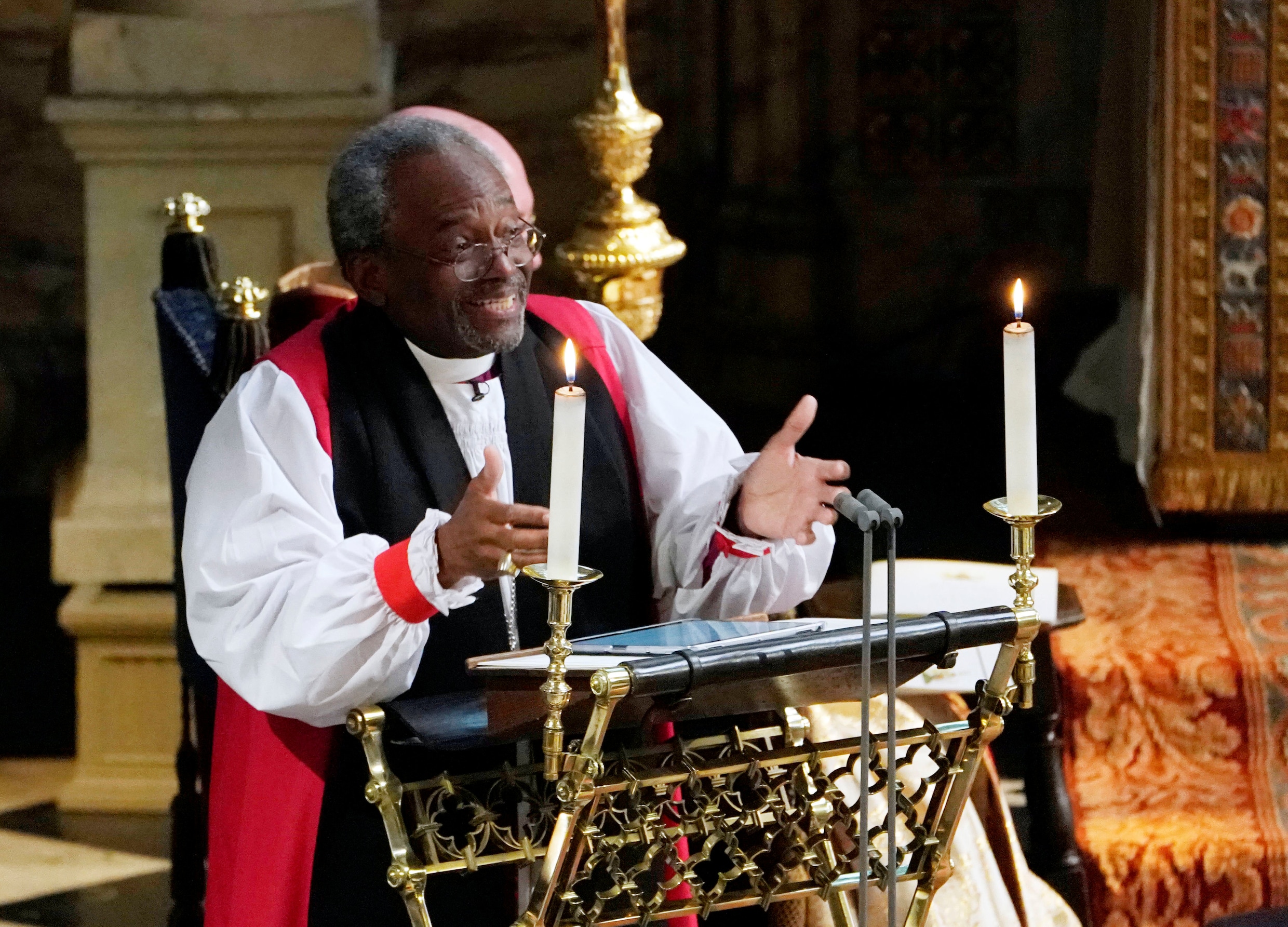 Lees hier de veelbesproken preek terug die Michael Curry uitsprak op ...