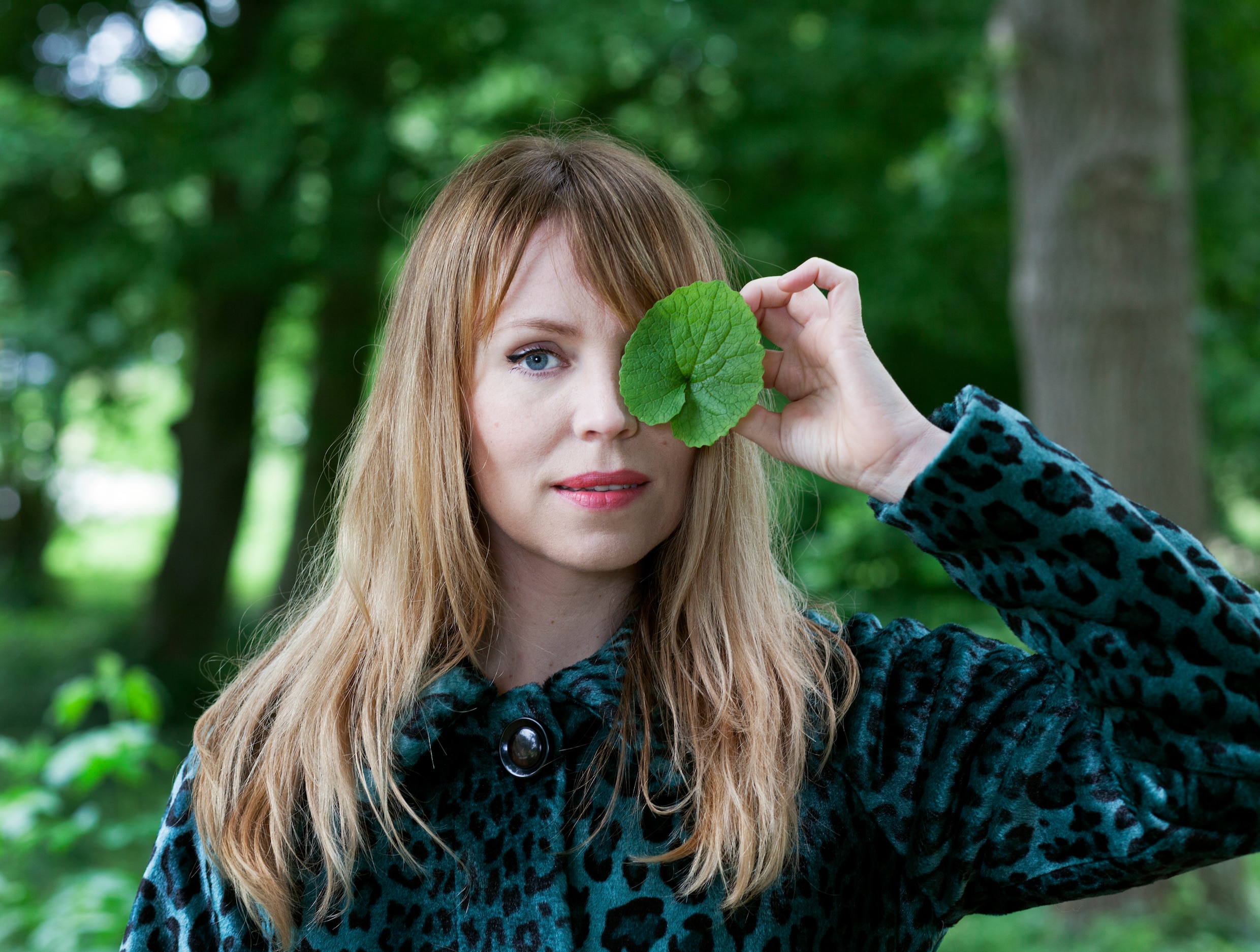 Janne Schra ziet de horizon met haar nieuwe album 'OK' | Trouw
