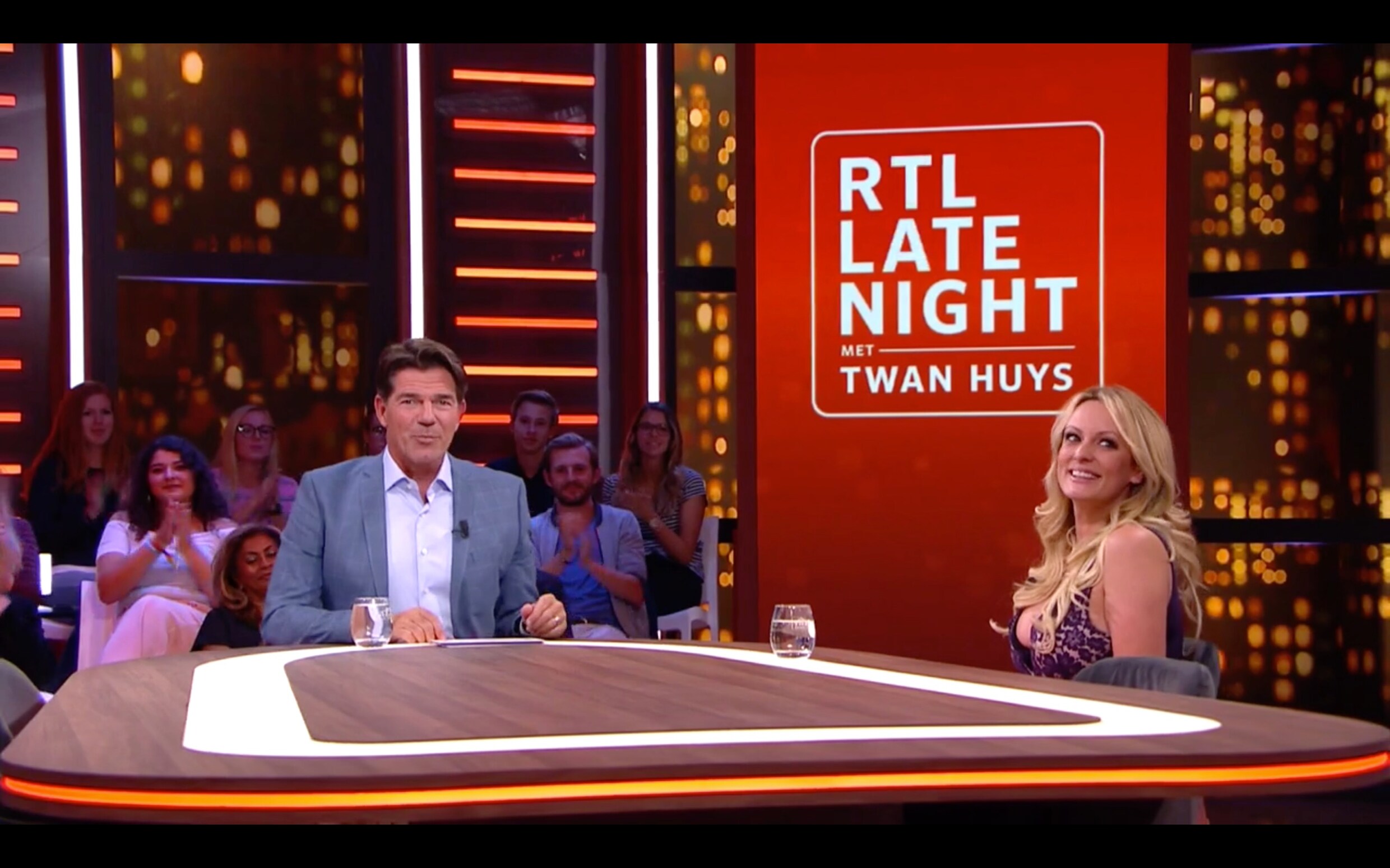 Stormy Daniels bij RTL Late Night: 'Wat ik weet kan Trump ten val brengen' | Trouw