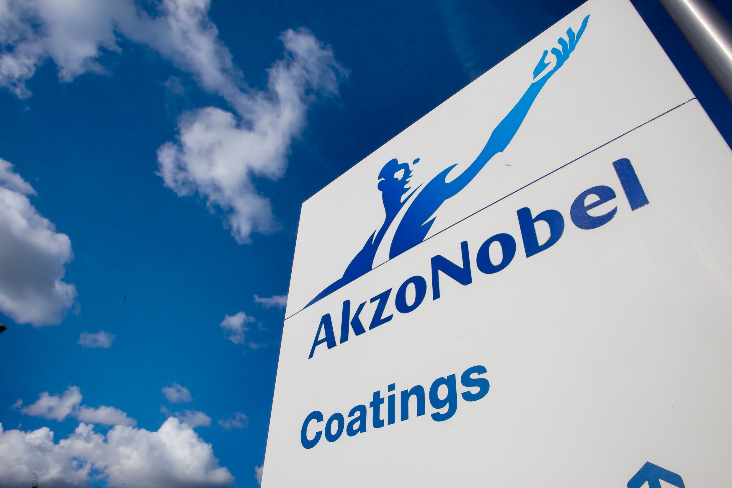 Akzo trekt zich terug uit de sloppen, maar kan kinderarbeid in de eigen productieketen niet ...