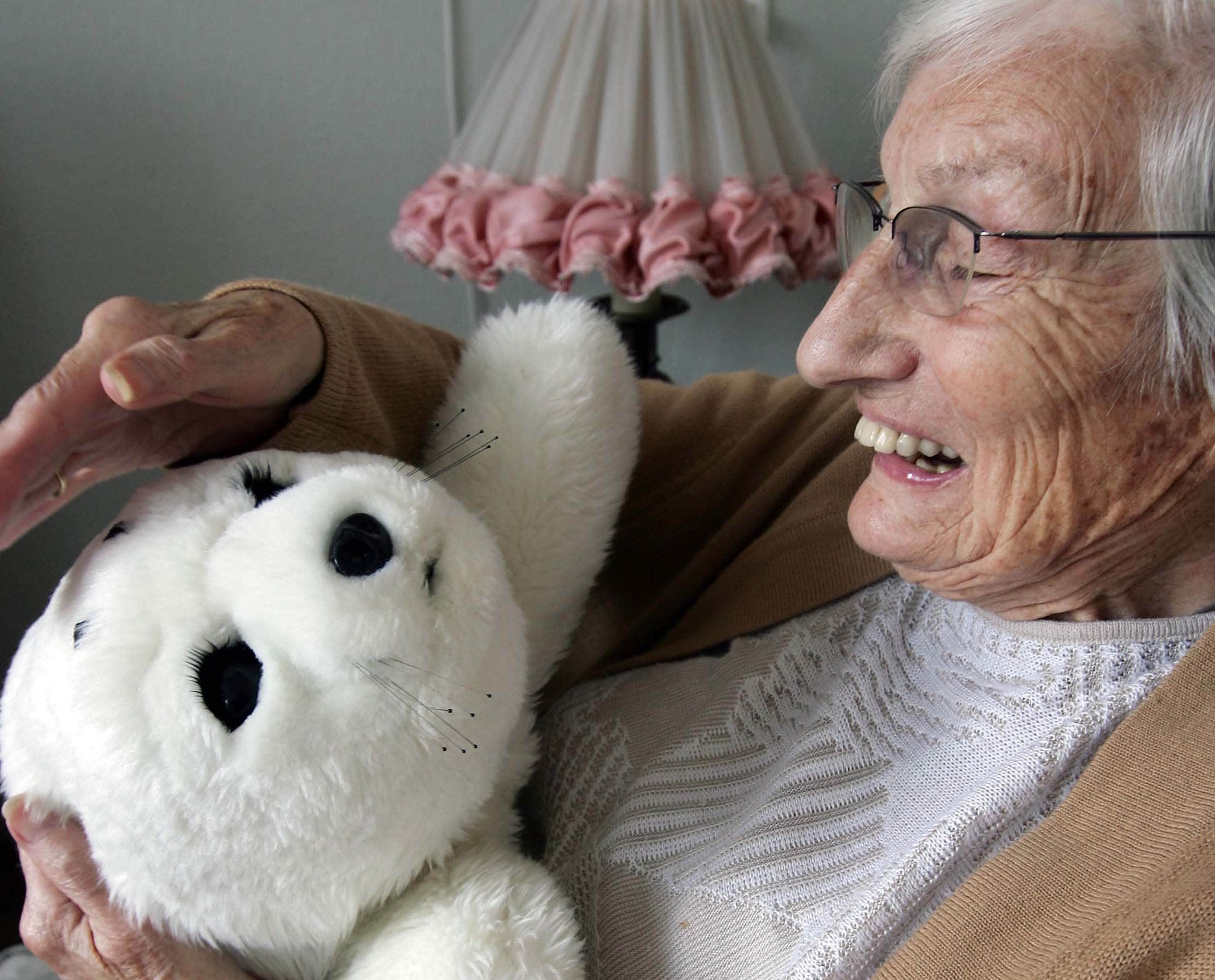 Met een robot heb je zo een band; welke gevolgen heeft dat? | Trouw