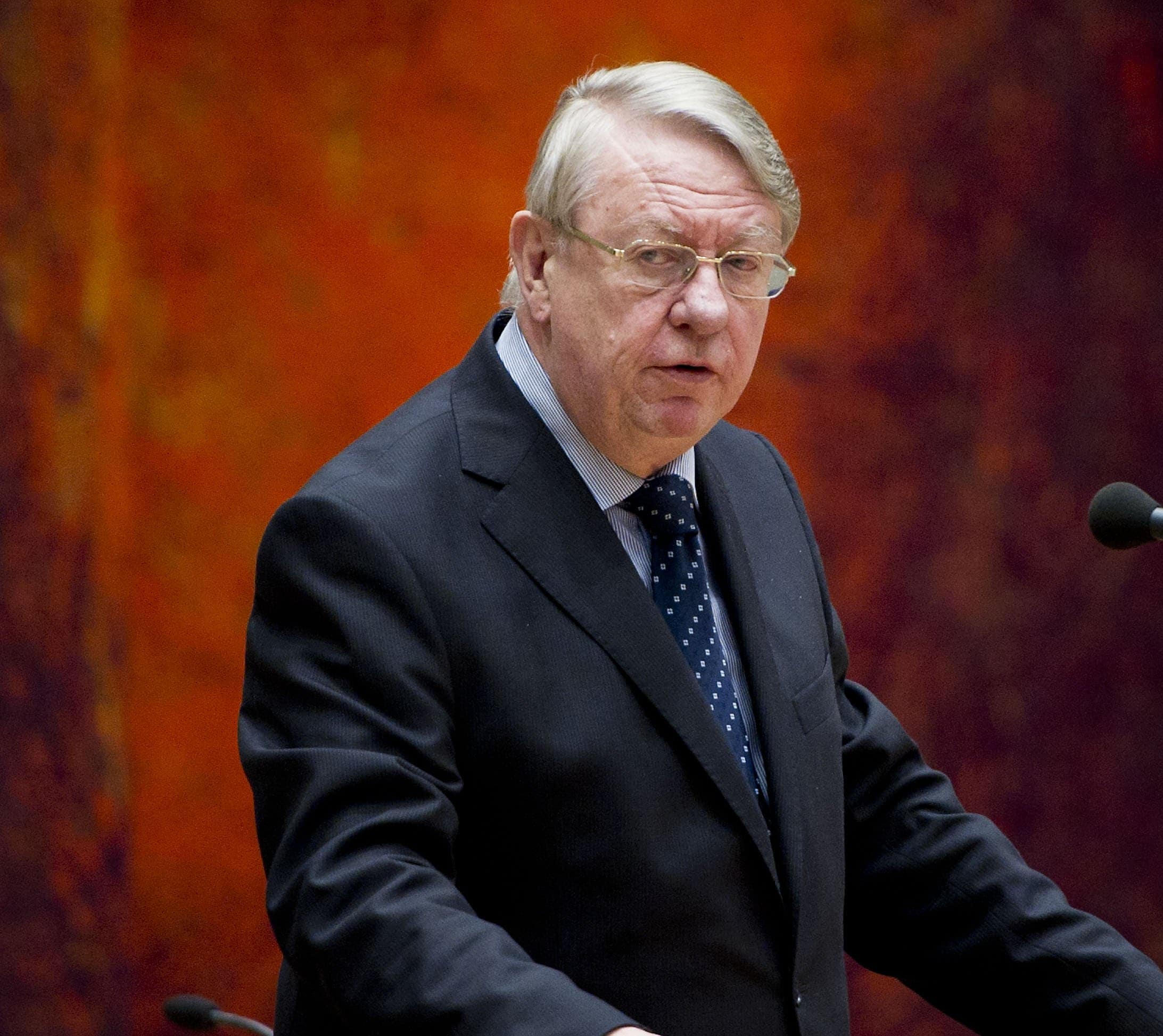 Hillen: spreekverbod militairen Kunduz om veiligheid | Trouw