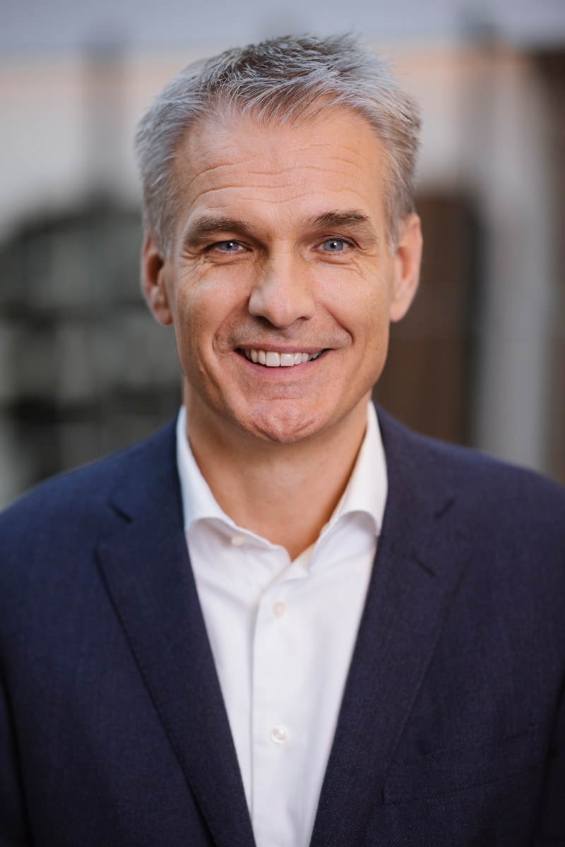 Topman VodafoneZiggo: Scheur je los van je telefoon | Trouw