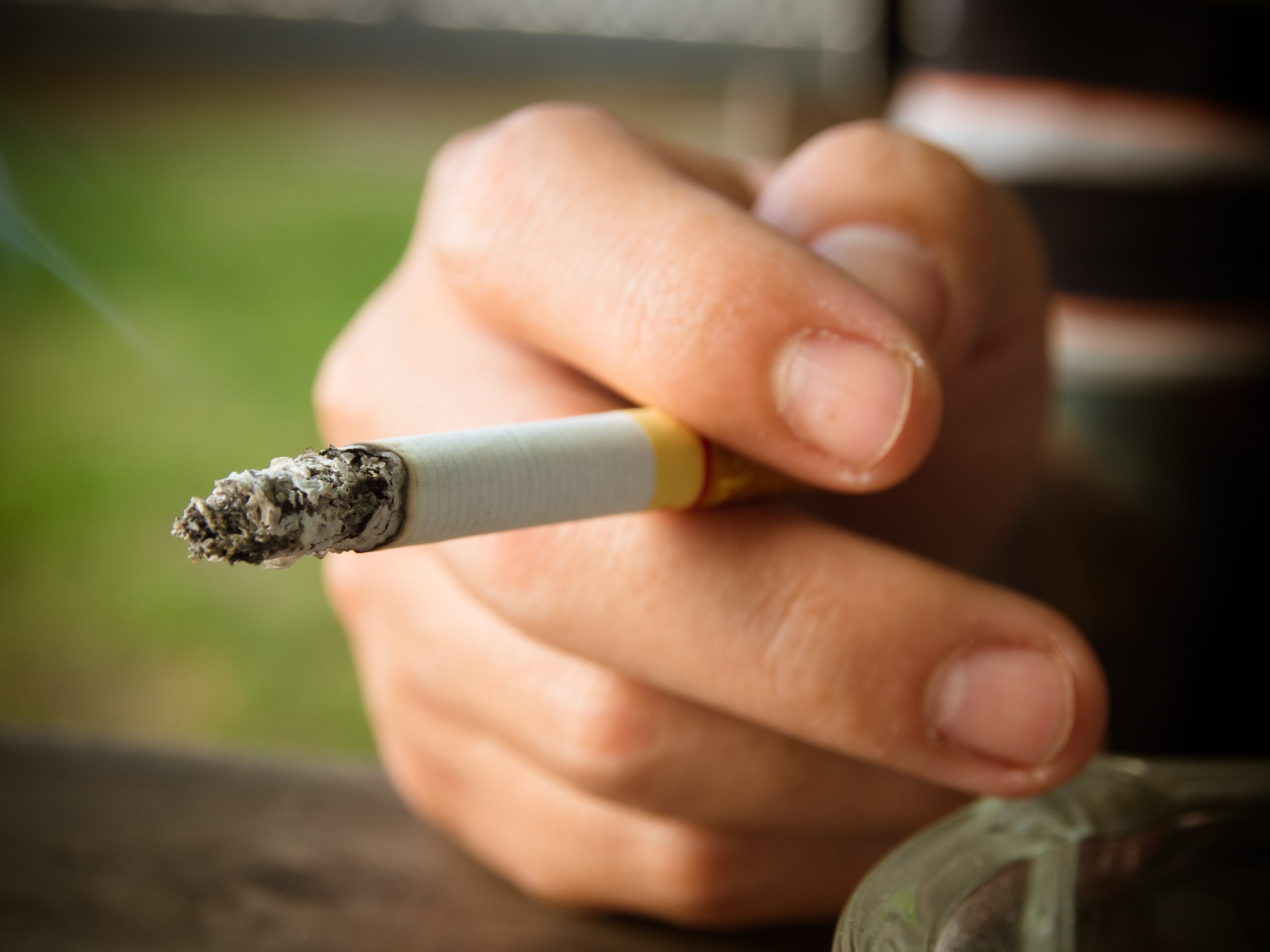 Moet ik aan mijn levensverzekering doorgeven dat ik rook? | Trouw