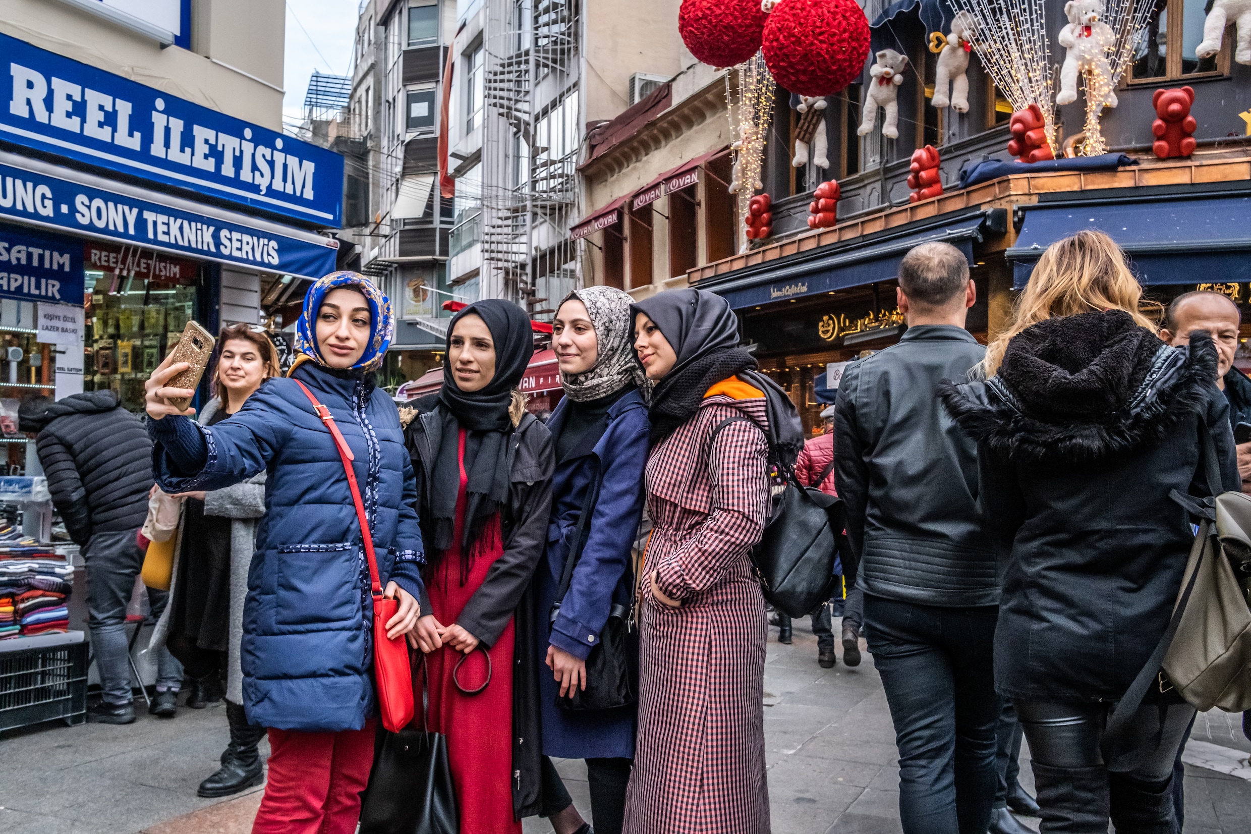 Debat over hoofddoek laait weer op in Turkije | Trouw