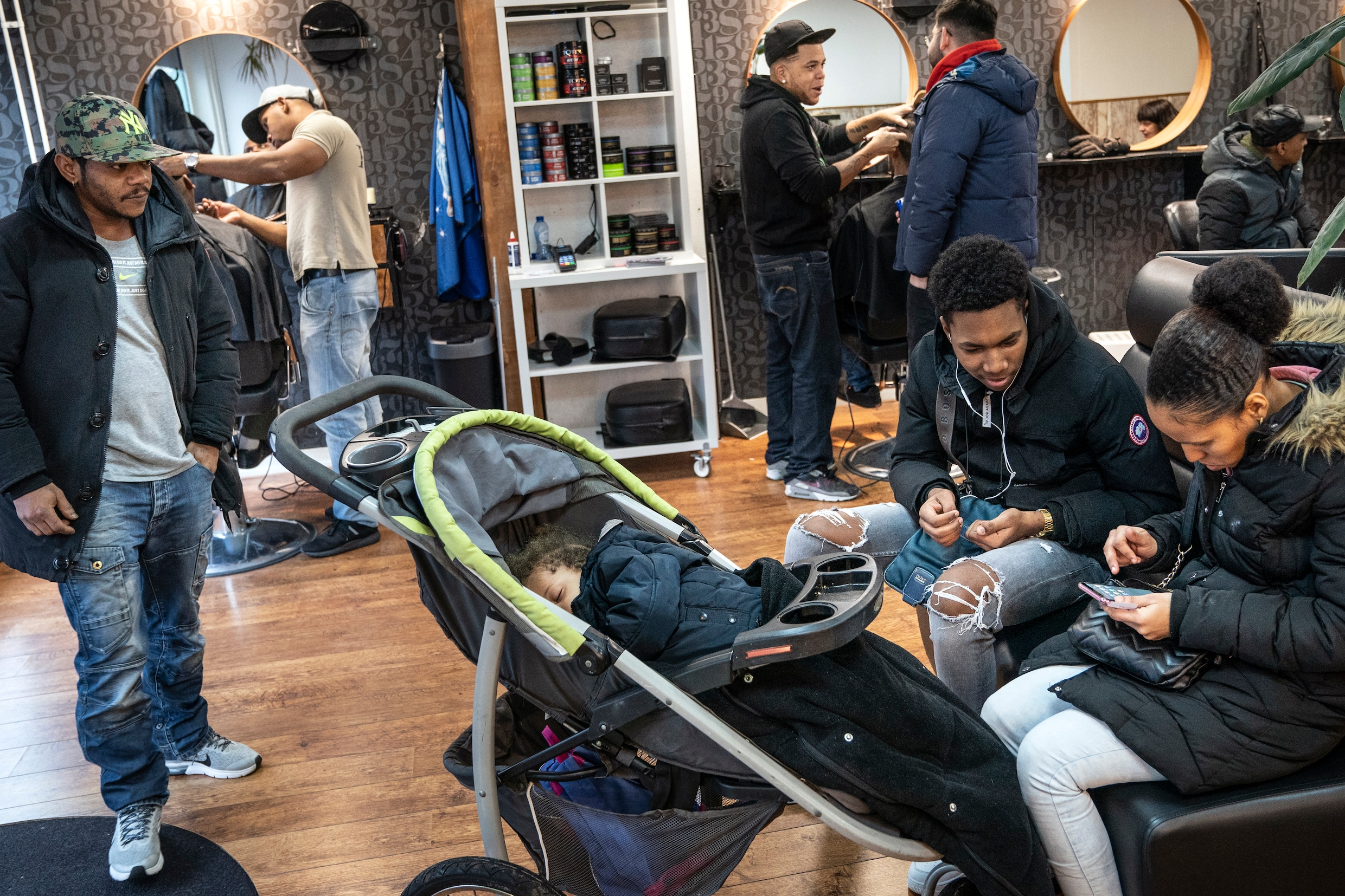 Antillianen in Leeuwarden moeten meer doen dan chillen | Trouw