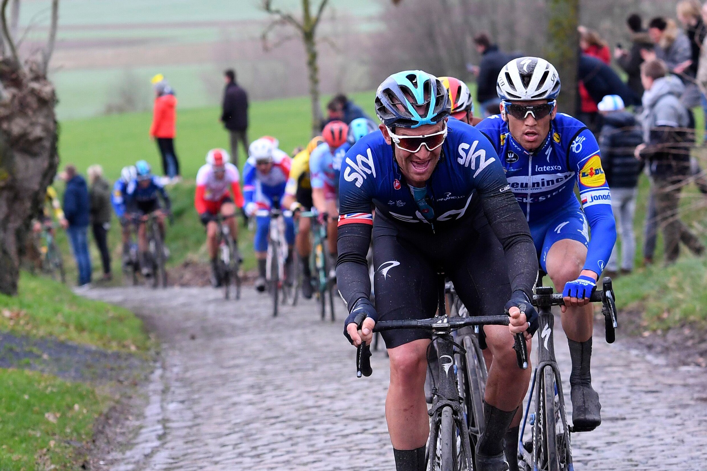 Het wielrennen moet aan de bak, wil het weglopende sponsors tegengaan ...