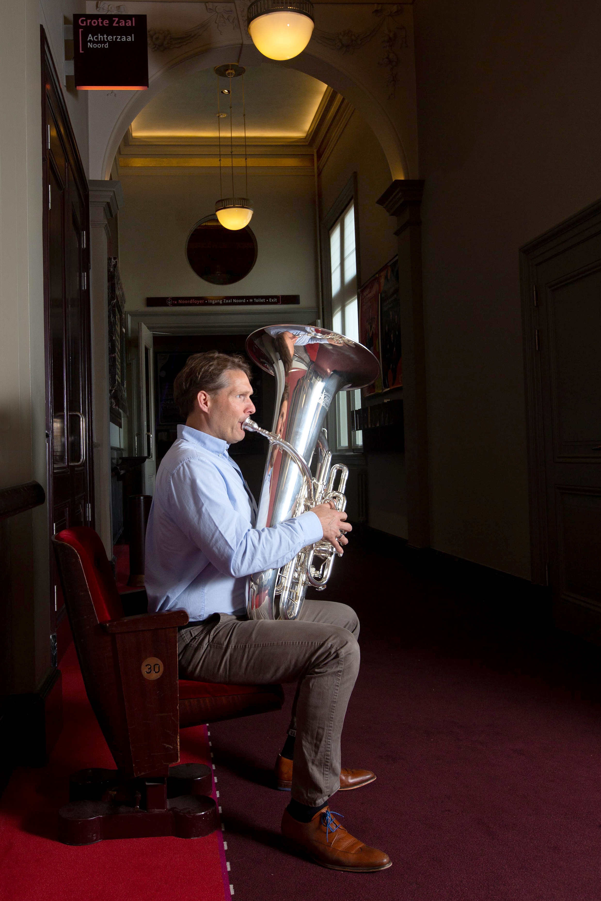 Een tubaspeler soleert bijna nooit, maar Perry Hoogendijk doet het wel ...