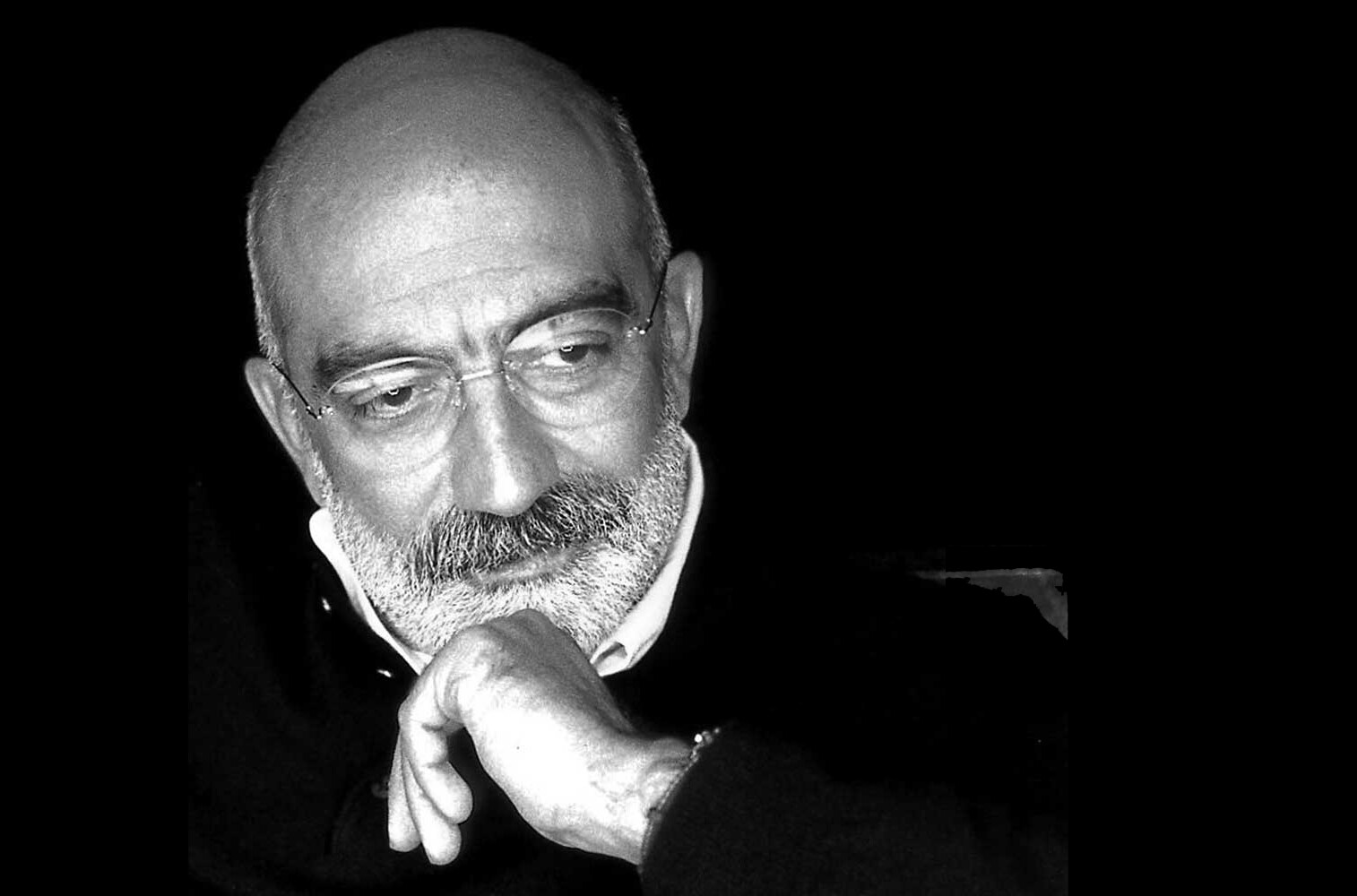 Ahmet Altan kreeg levenslang, in zijn nieuwe boek beschrijft hij intiem ...
