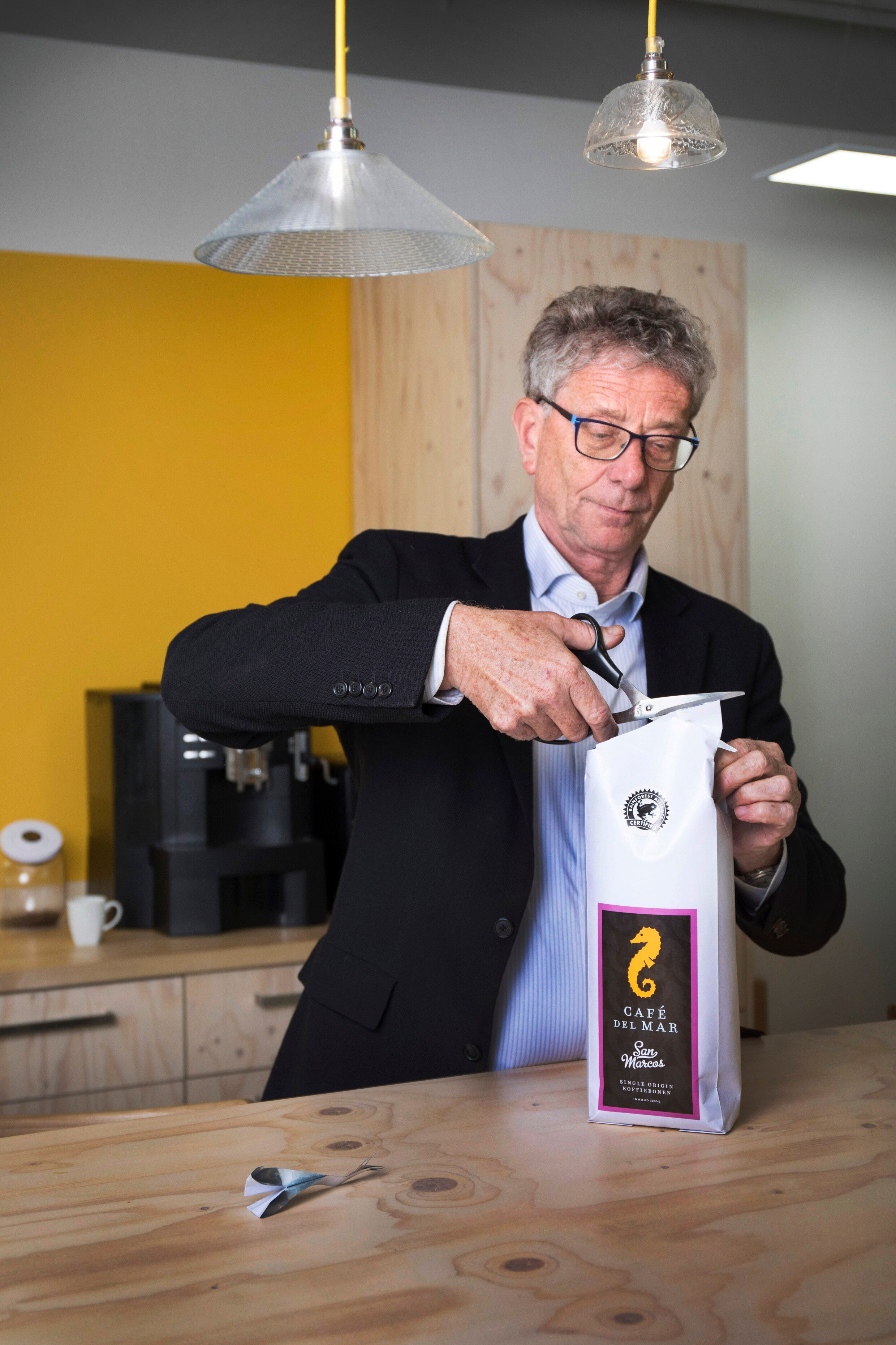 Nico Roozen neemt afscheid van Solidaridad terwijl de koffieprijzen nog ...