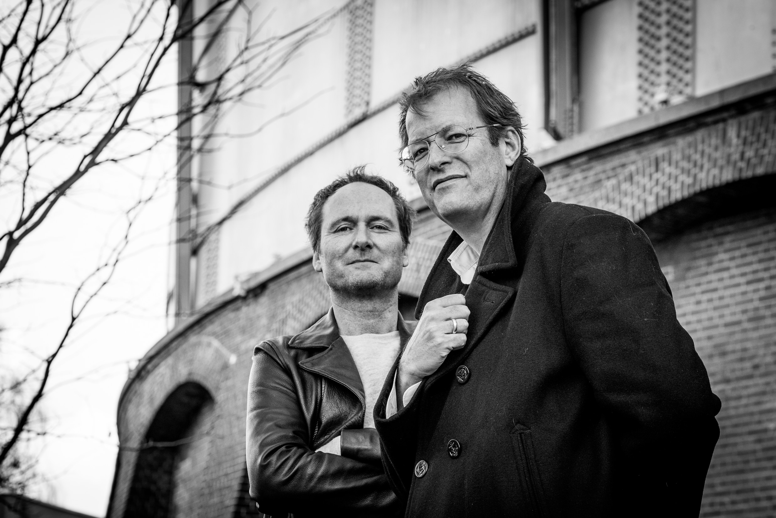 Wouter en Marcel maken wodka van tulpenbollen, waarom ook niet? | Trouw