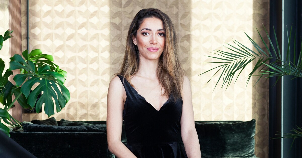 Ontwerpster Zeynep Dag (28) was op de dag van de examenuitslag alleen ...