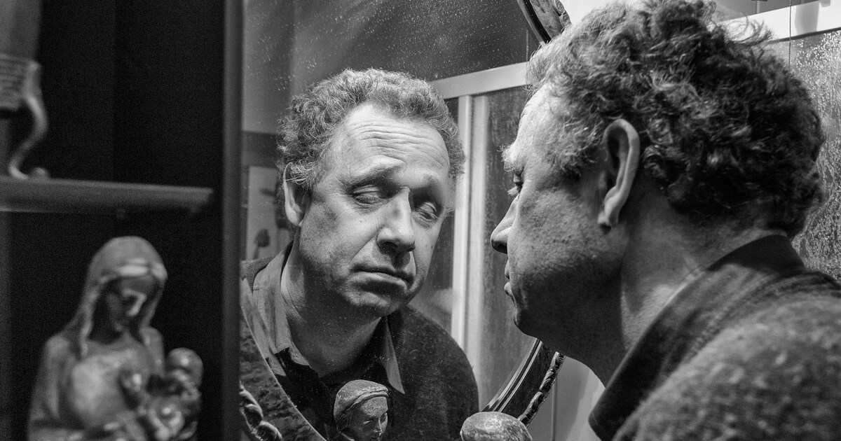 Regisseur Jos Spijkers vraagt zich af wie hij echt is: zijn wakkere of ...