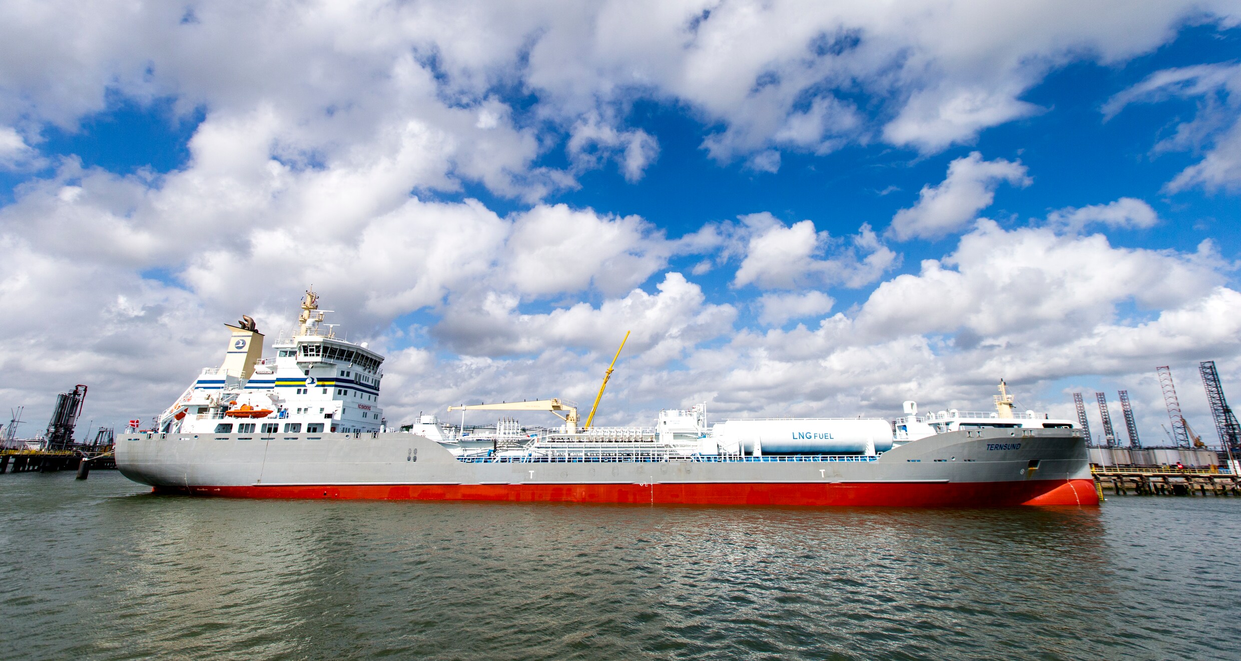 De Nederlandse scheepvaart zet een voorzichtig stapje naar vergroening ...