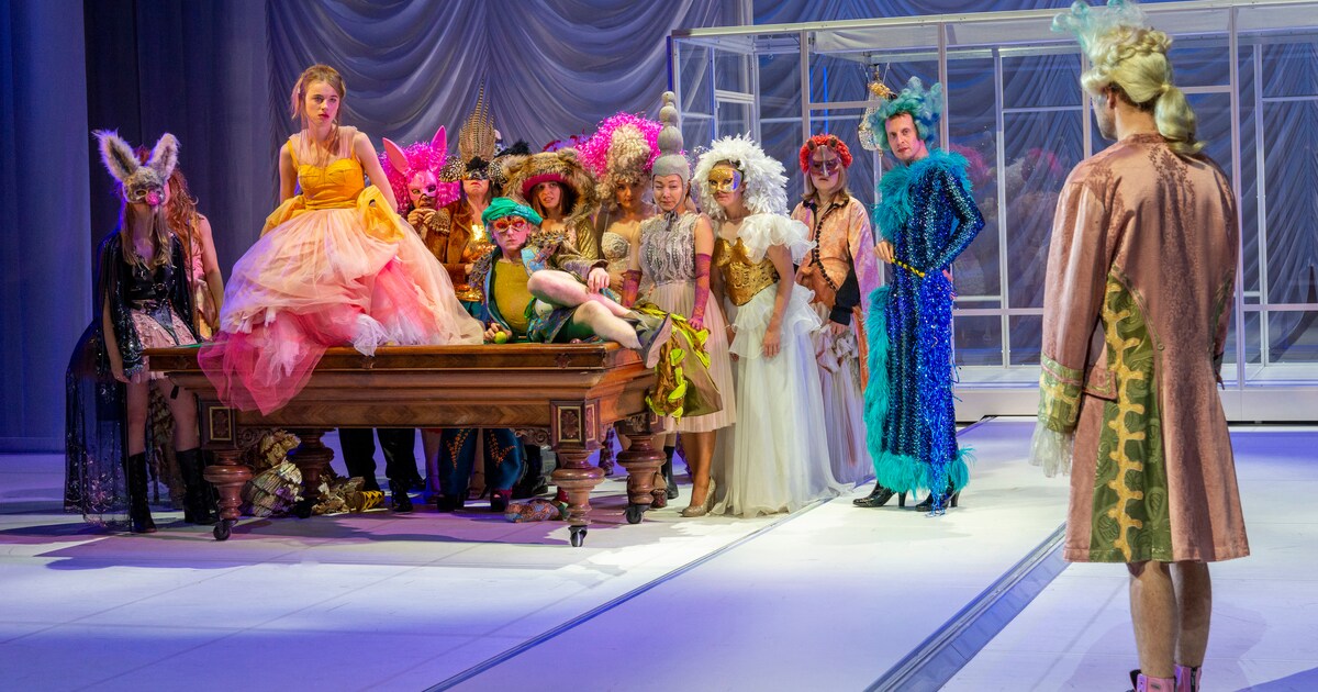 Acteur Sander Plukaard maakt van Mozart een irritant en eigenwijs ...