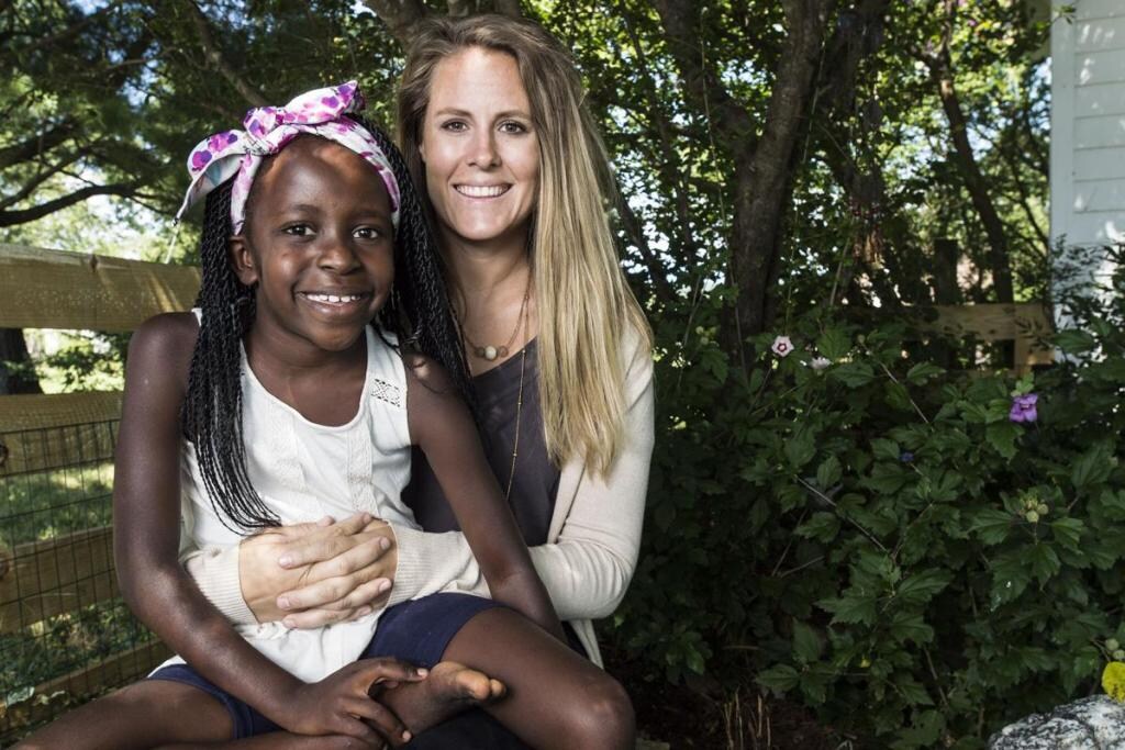 In Oeganda zetten alle zelfbenoemde, witte redders kwaad bloed | Trouw