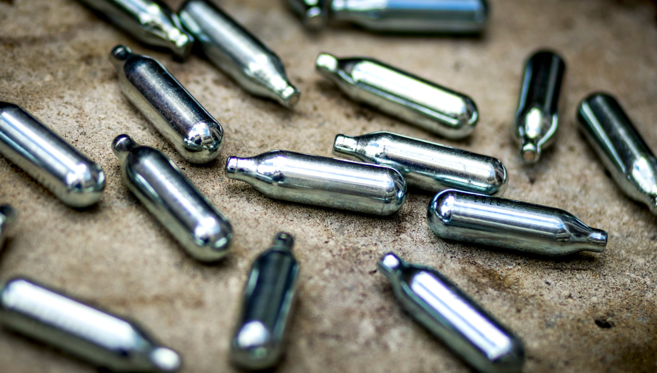 Milieudefensie waarschuwt: lachgas is gevaarlijk voor het milieu | Trouw