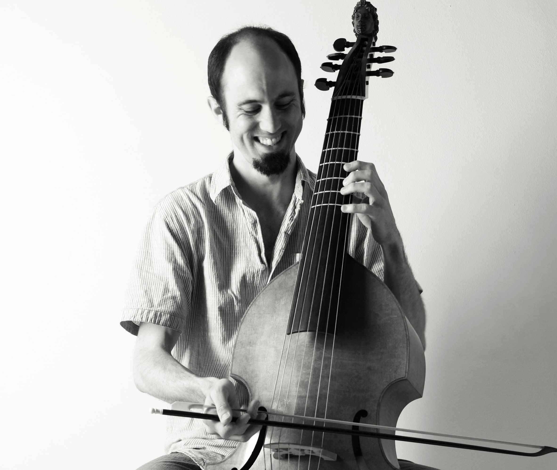 Gambist Robert Smith heen en weert tussen Marais en Metallica | Trouw