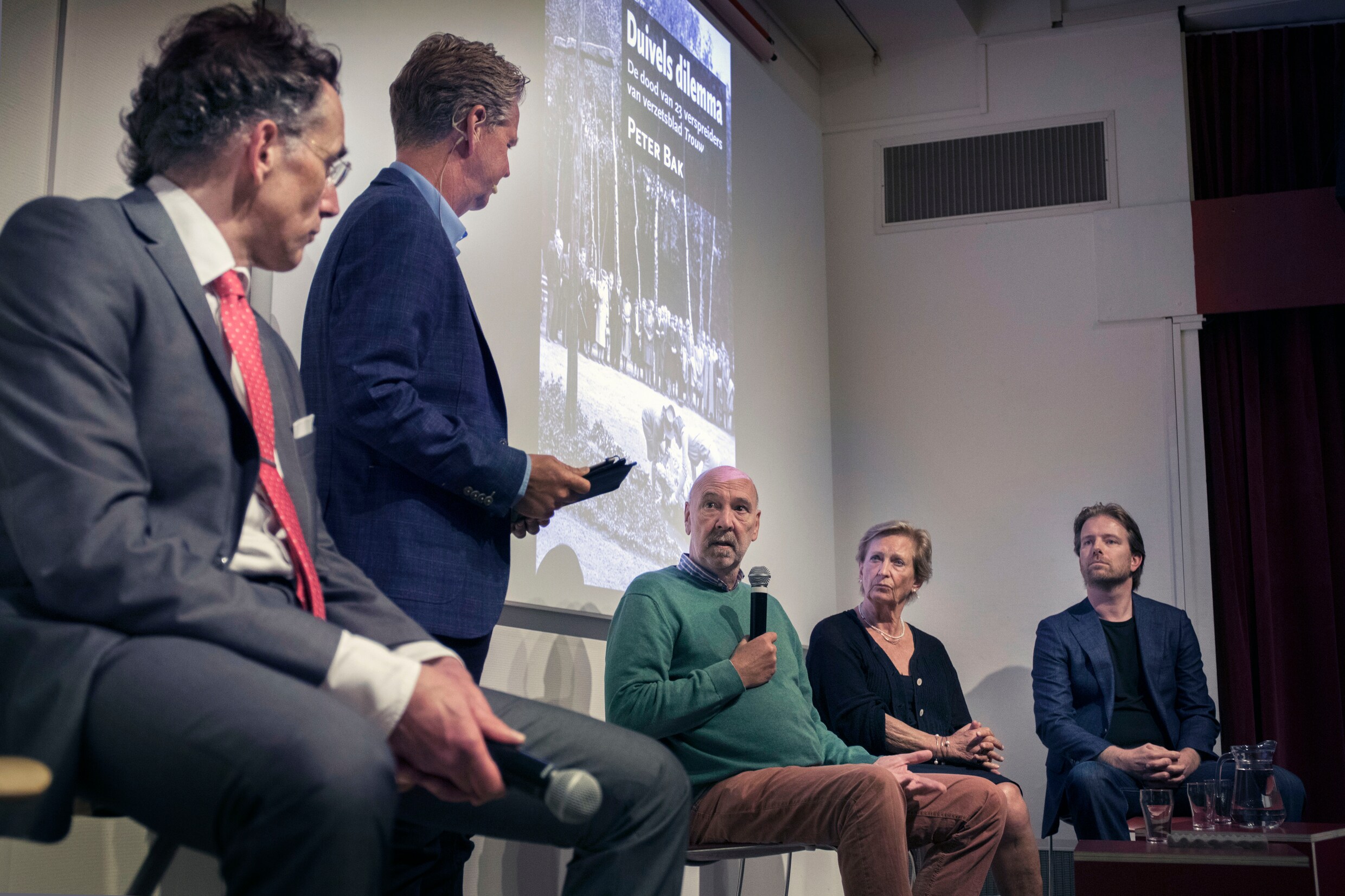 Historicus Peter Bak werpt nieuw licht op het ultimatum aan Trouw ...