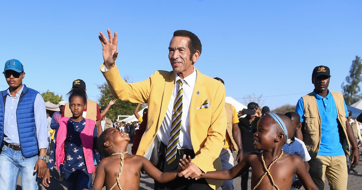 Oud-president Botswana is boos op zijn opvolger: ‘Hij heeft ...
