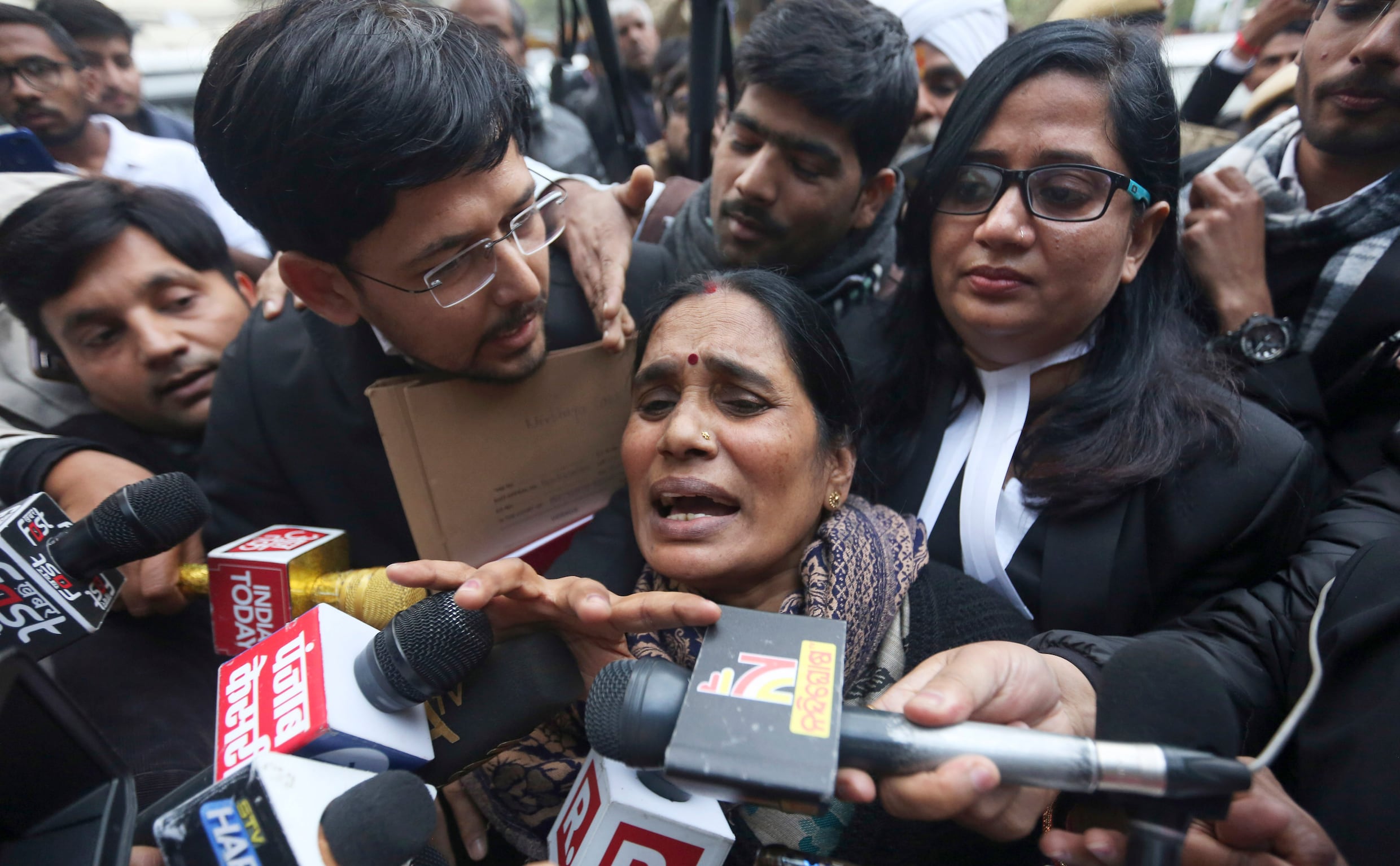 Moeder ziet ophangen verkrachters in India als gerechtigheid ...