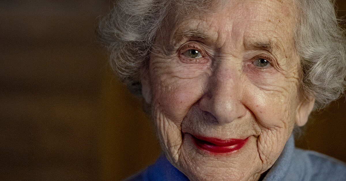 Selma van de Perre (97) doet nu pas haar verhaal over het ...