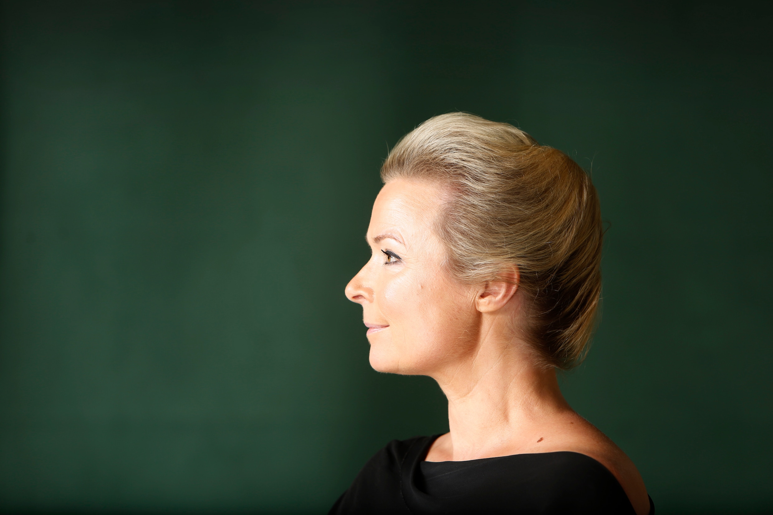 ‘Zij’ van Helle Helle over het verdriet dat je meemaakt als je ouders ...