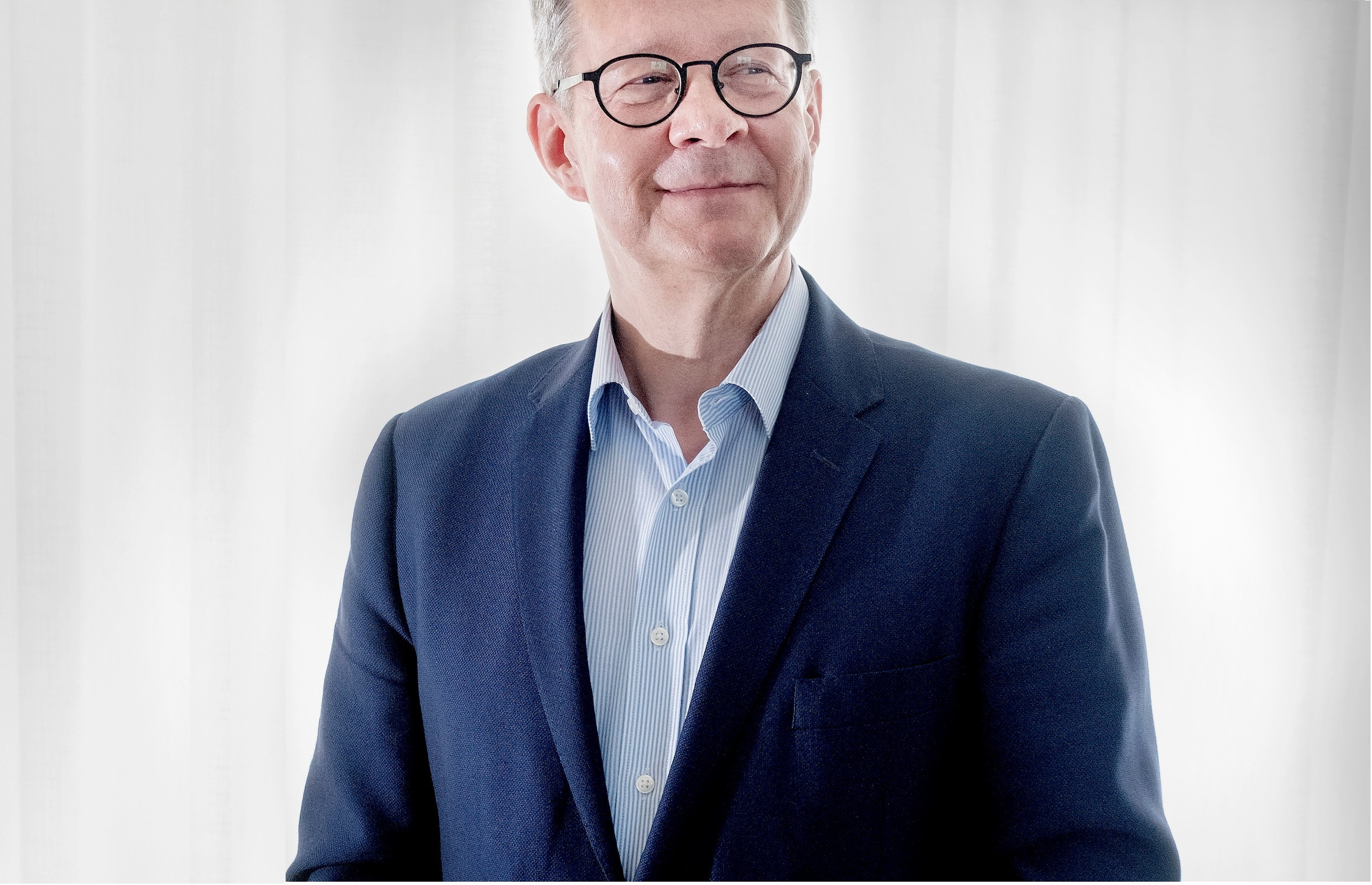 Oud-ambassadeur: ‘Jaag de Russen niet nog verder de gordijnen in’ | Trouw