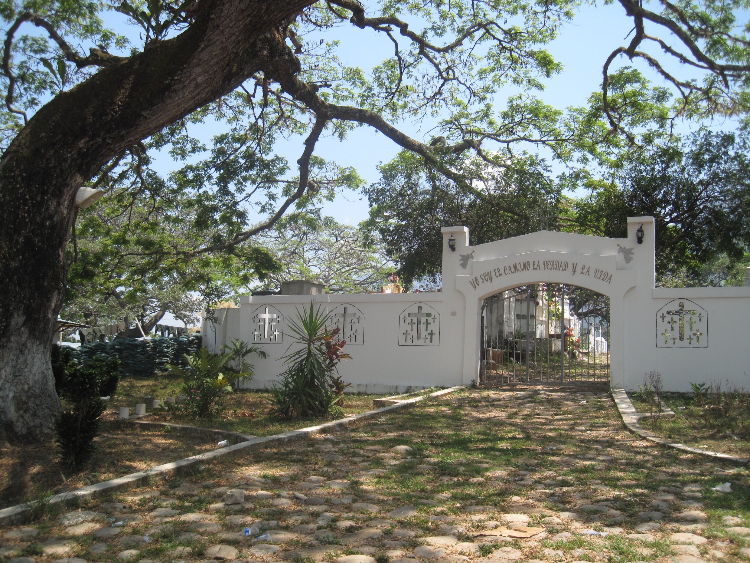 In dit Colombiaanse dorp staat de doodskist alvast in de huiskamer ...