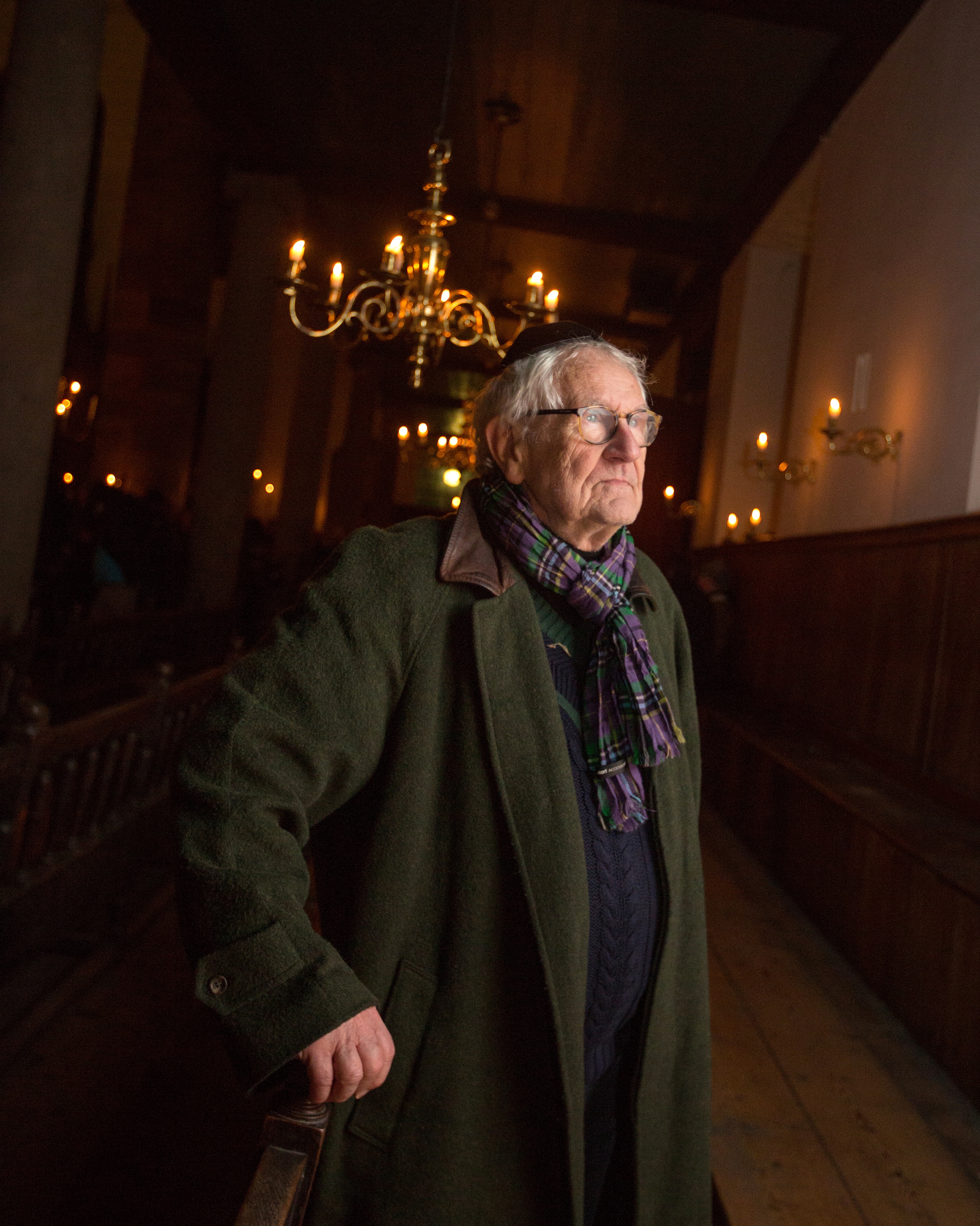 Het roomse jongetje komt in hem boven omwille van de sfeer | Trouw