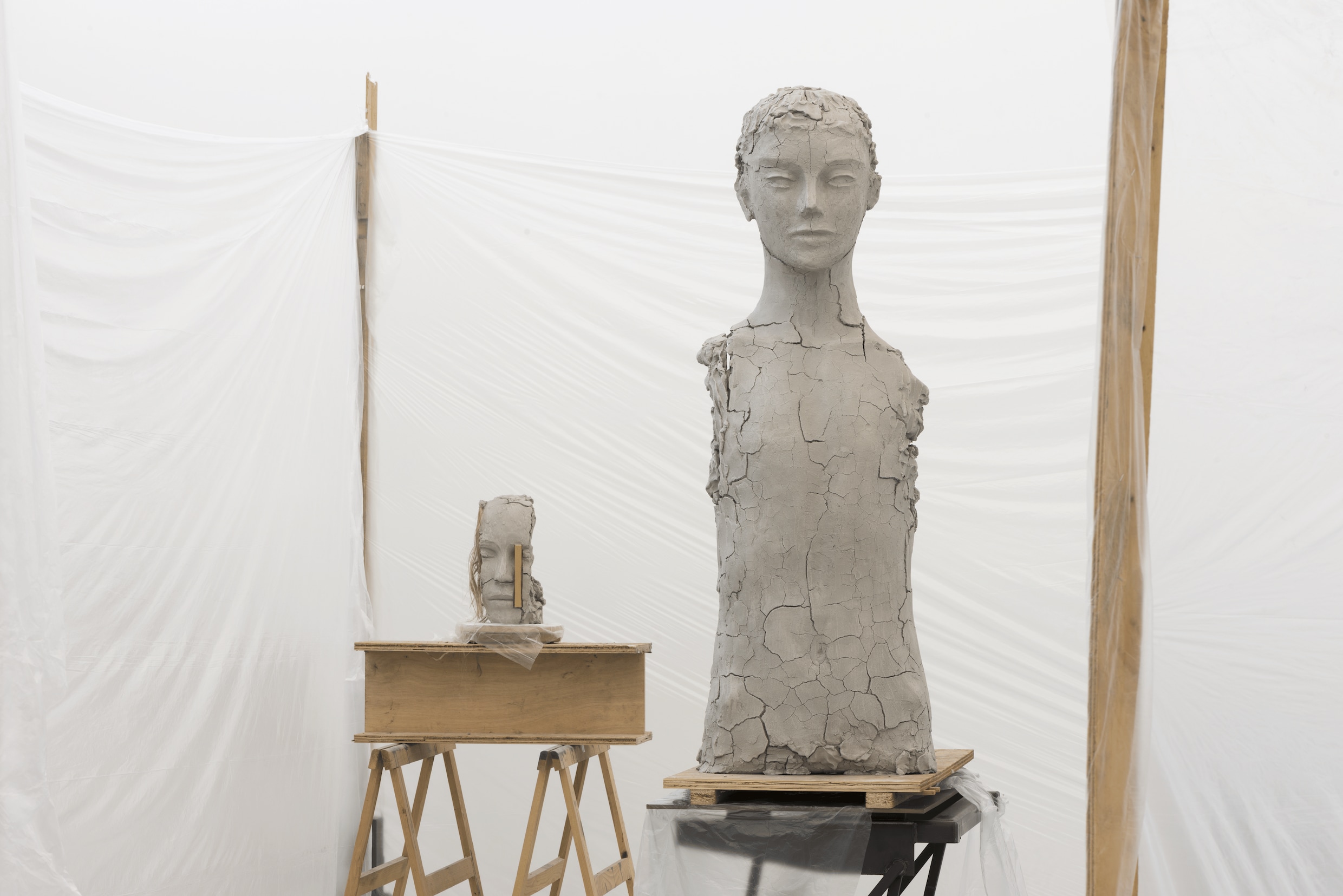 Kijken naar Mark Manders is hard werken, en vervolgens beloond worden ...