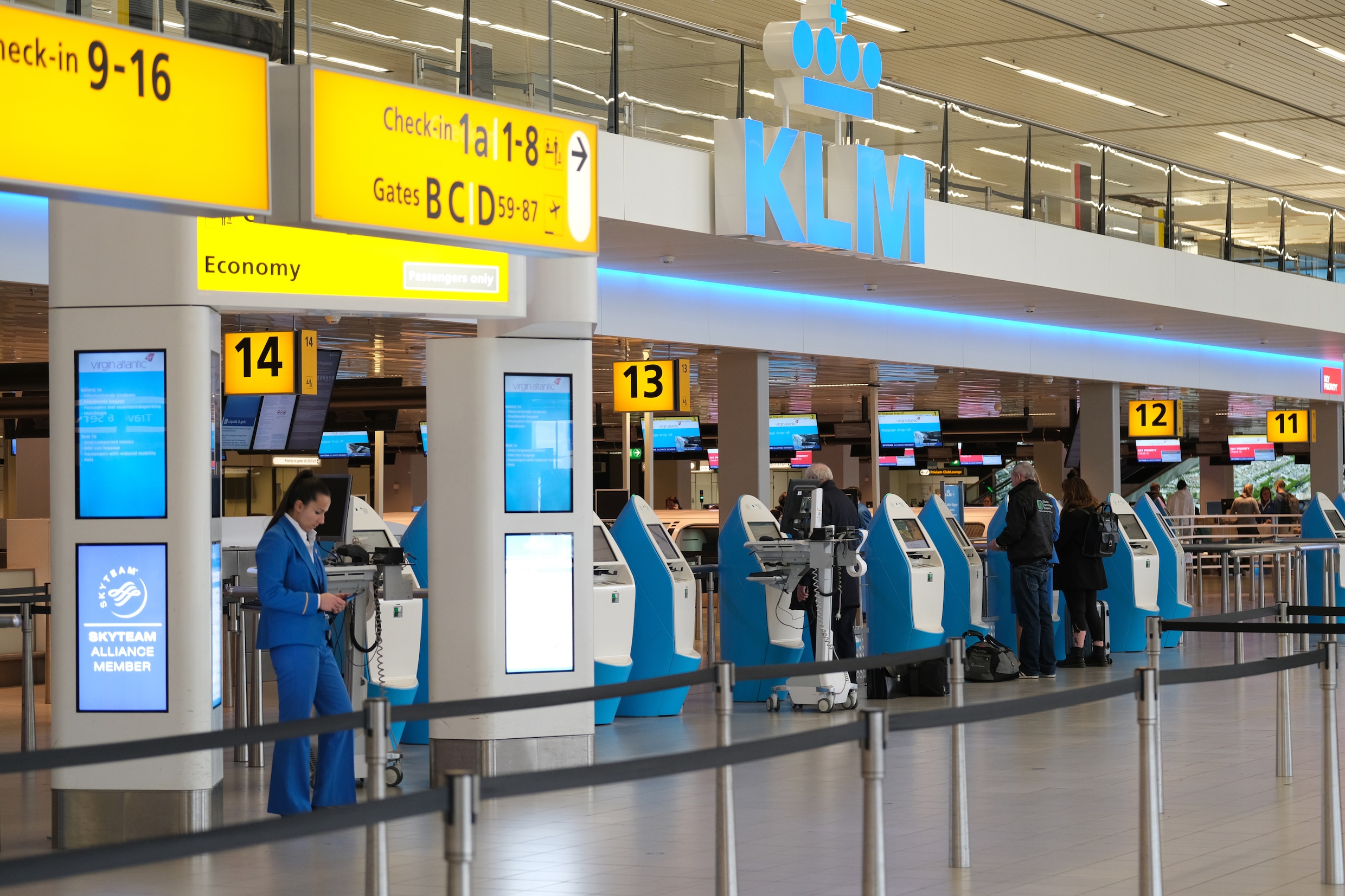 KLM neemt drastische maatregelen en iedereen lijkt dat te snappen | Trouw