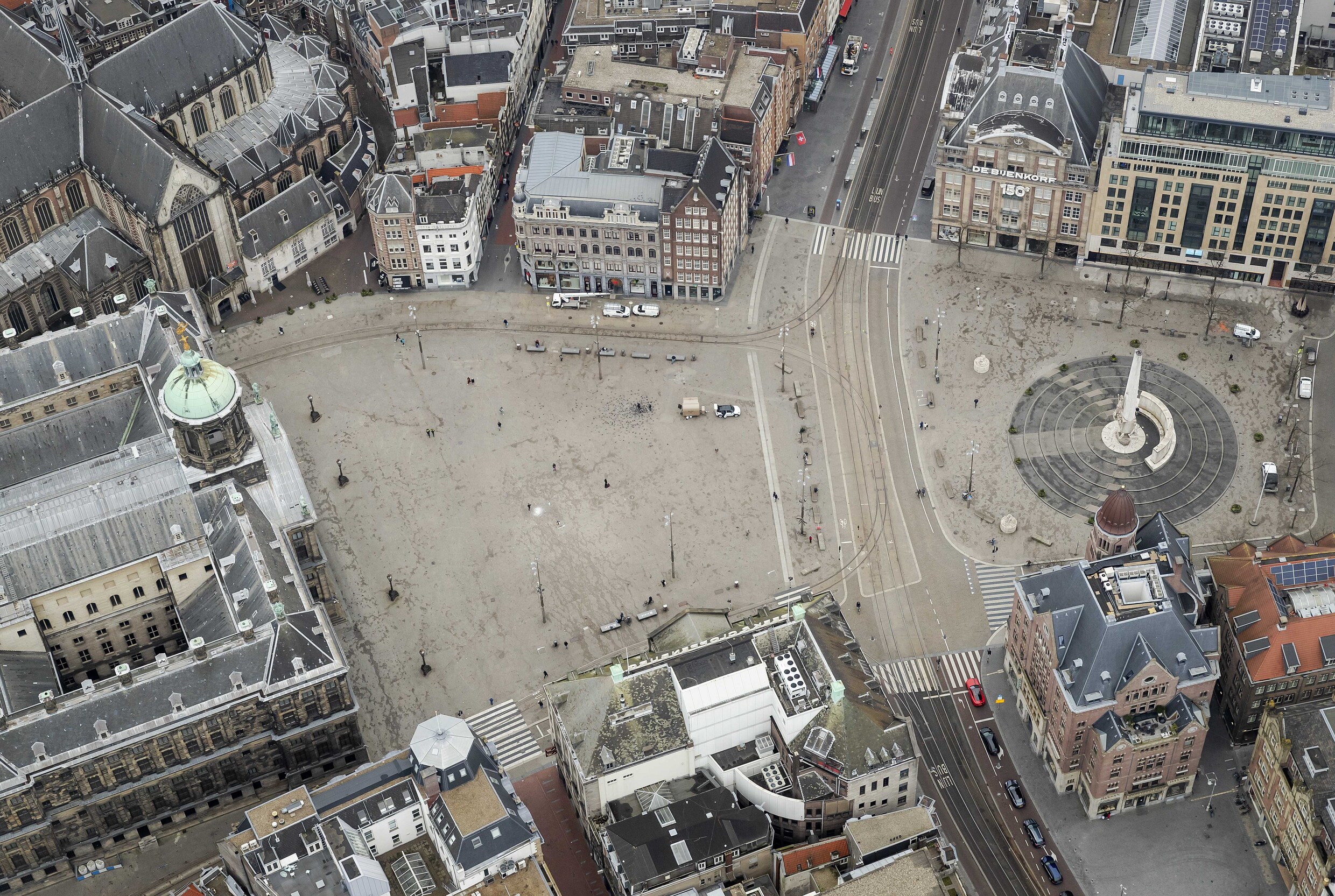 De lockdown kost geld, ja. Maar moet het daarom anders? | Trouw