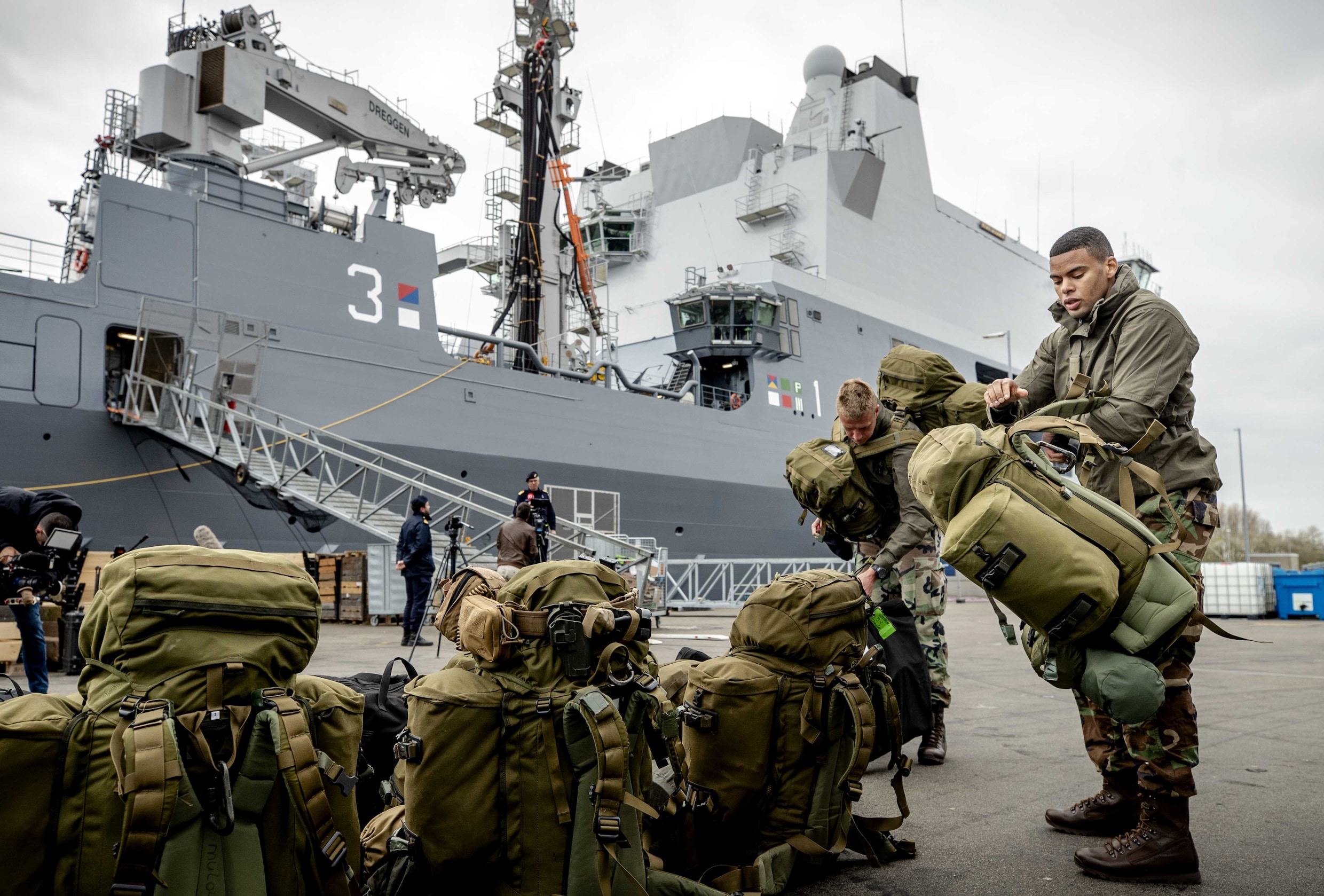 Marineschip Karel Doorman gaat bescherming bieden tegen Houthi ...