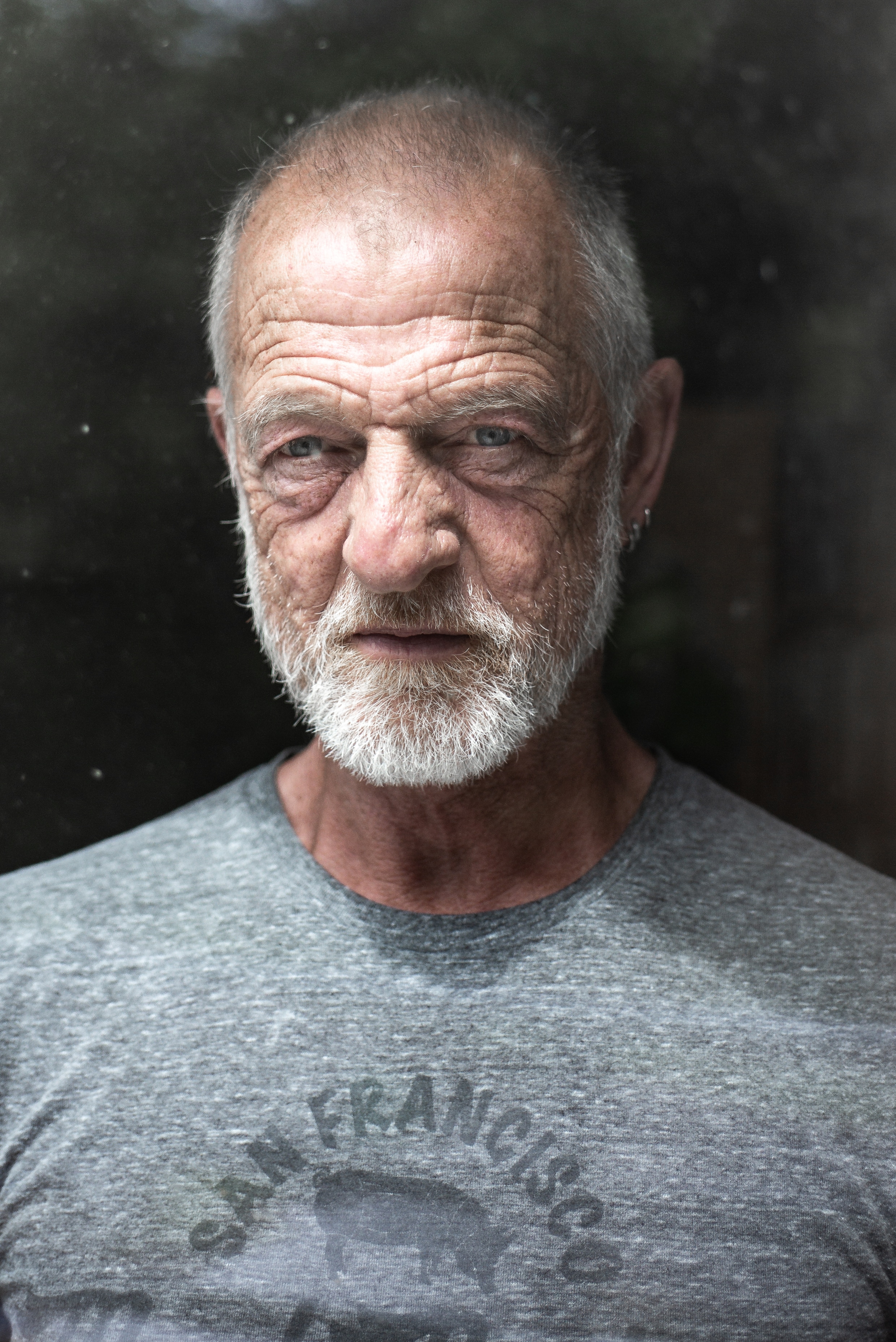 Het gewone leven van Gerbrand Bakker is hilarisch, ontroerend en ...