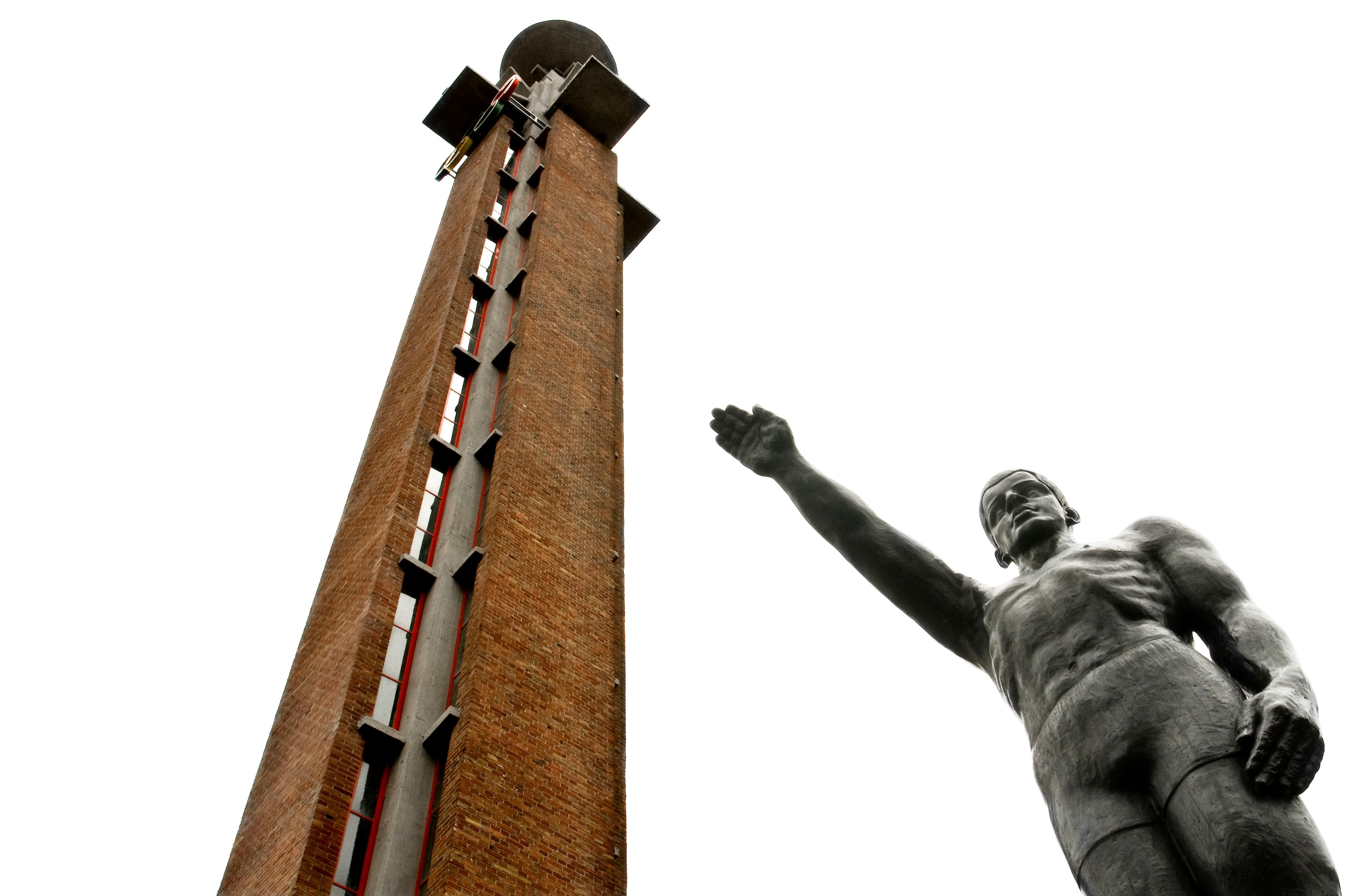 Olympisch Stadion verwijdert beeld dat ‘Hitlergroet’ brengt | Trouw