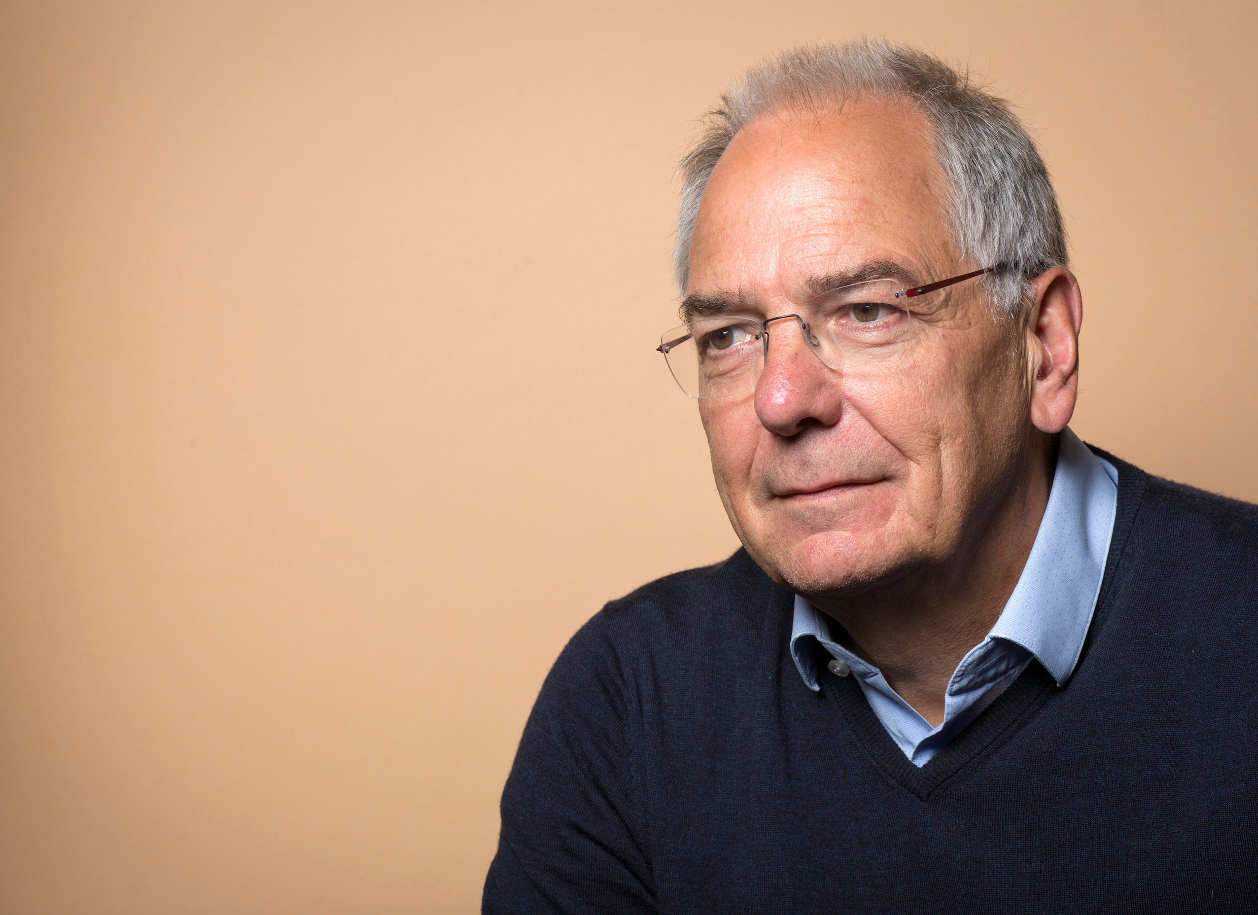 Moeten ouderen een stapje terug doen zolang de pandemie duurt, of kun ...