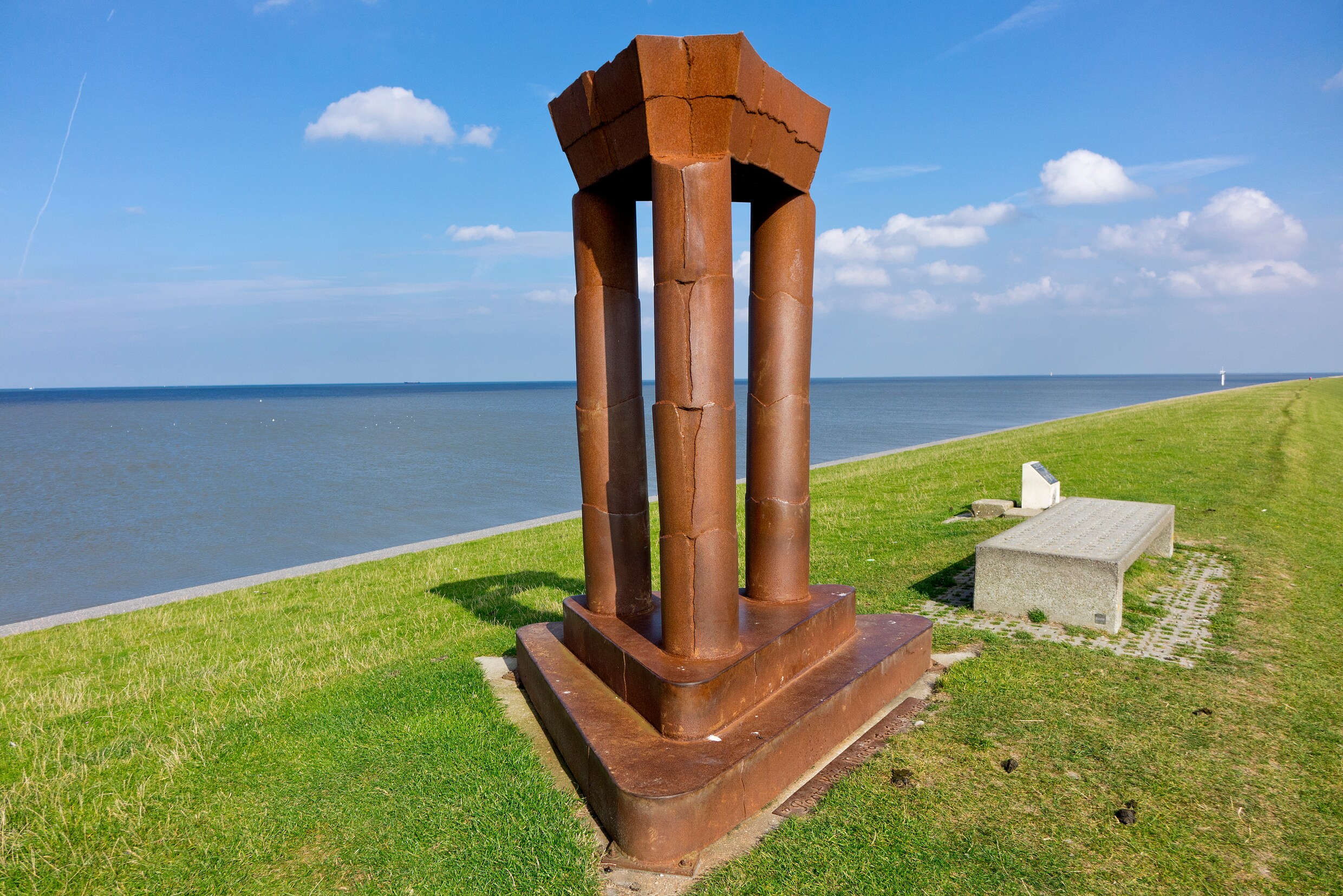 Fietsen naar de Noordkaap door een wonderschoon leegtelandschap | Trouw