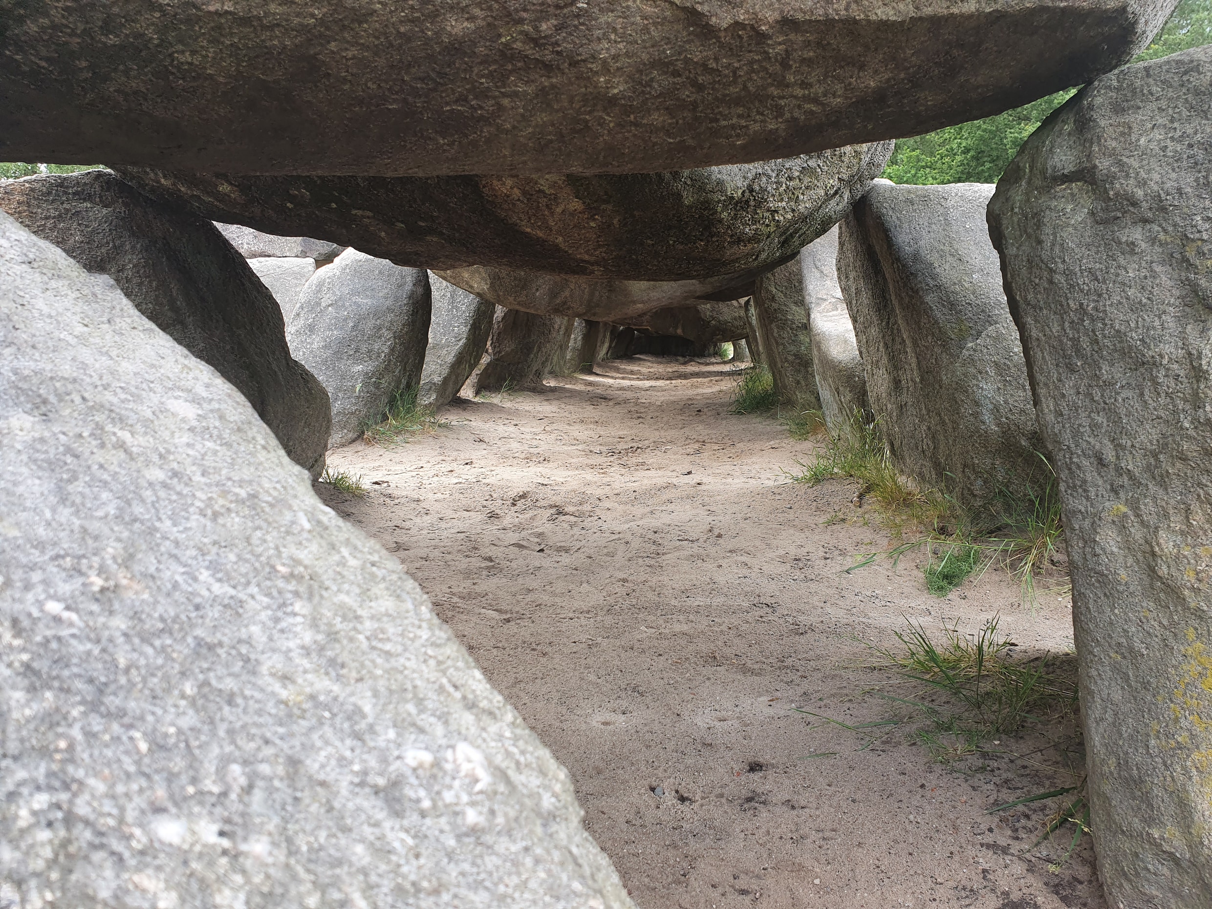 Een ode aan de hunebedden: waarom ze zoveel meer zijn dan saaie stapels ...