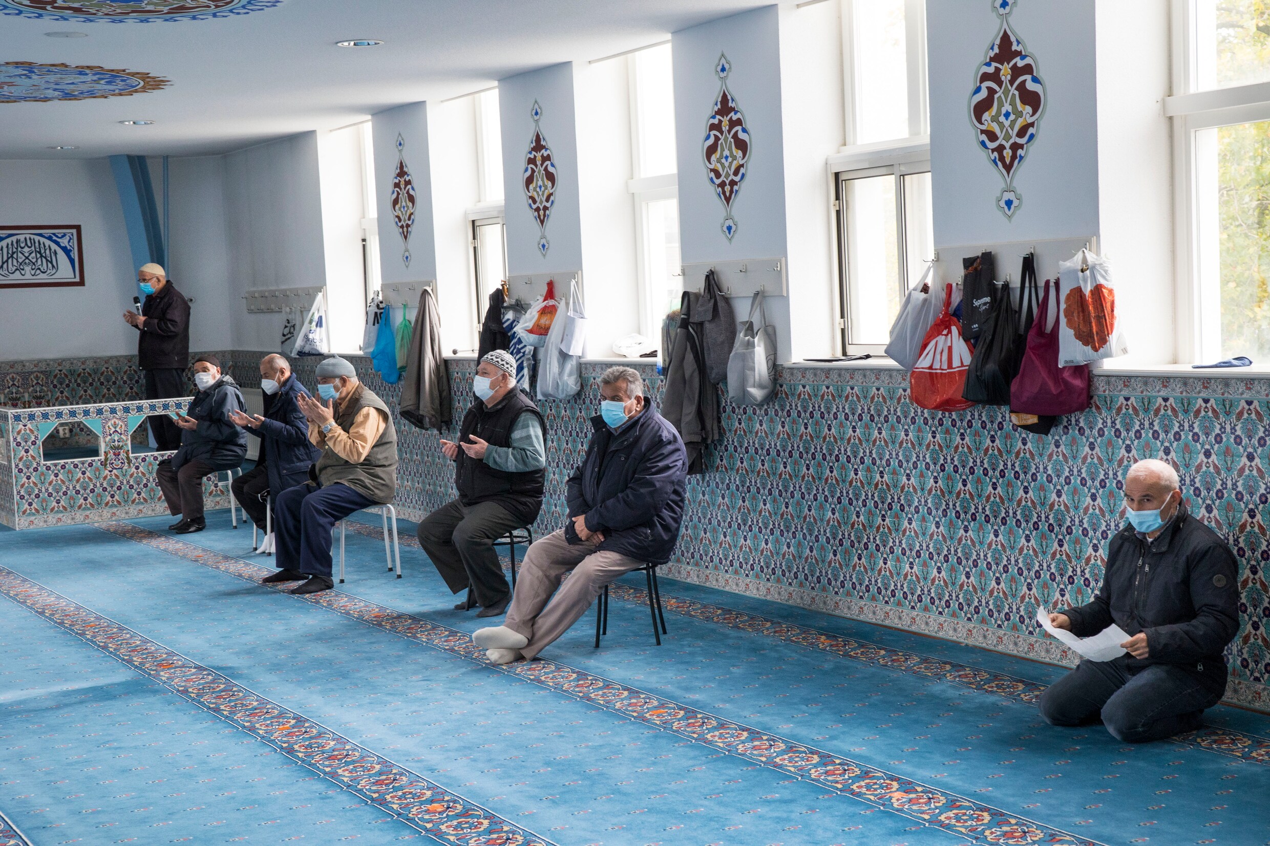 Het is stil in de gangen van de moskee: ‘Het enige wat we kunnen doen ...