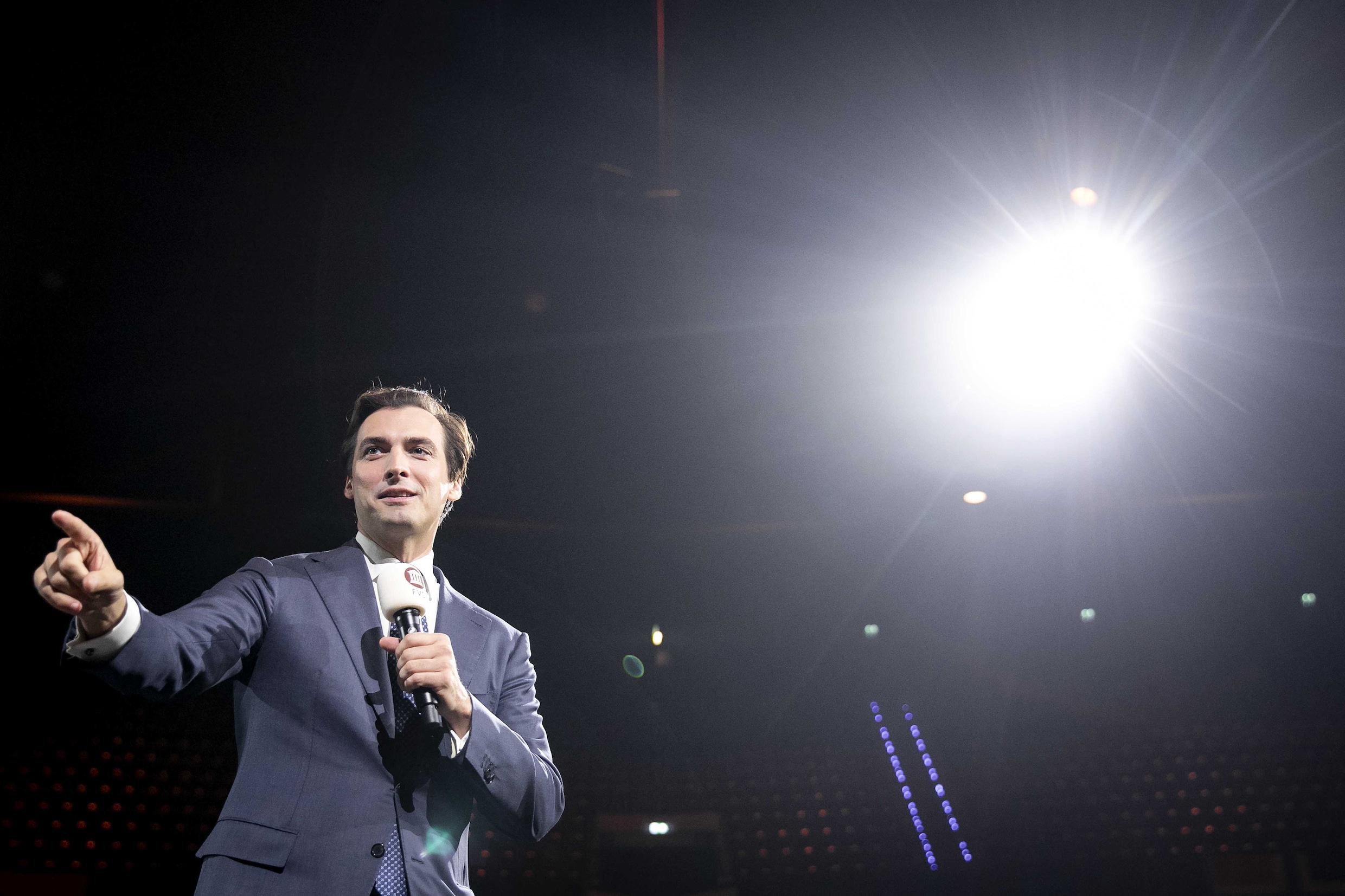 Het dondert opnieuw binnen Forum na antisemitische appjes FvD-jongeren ...