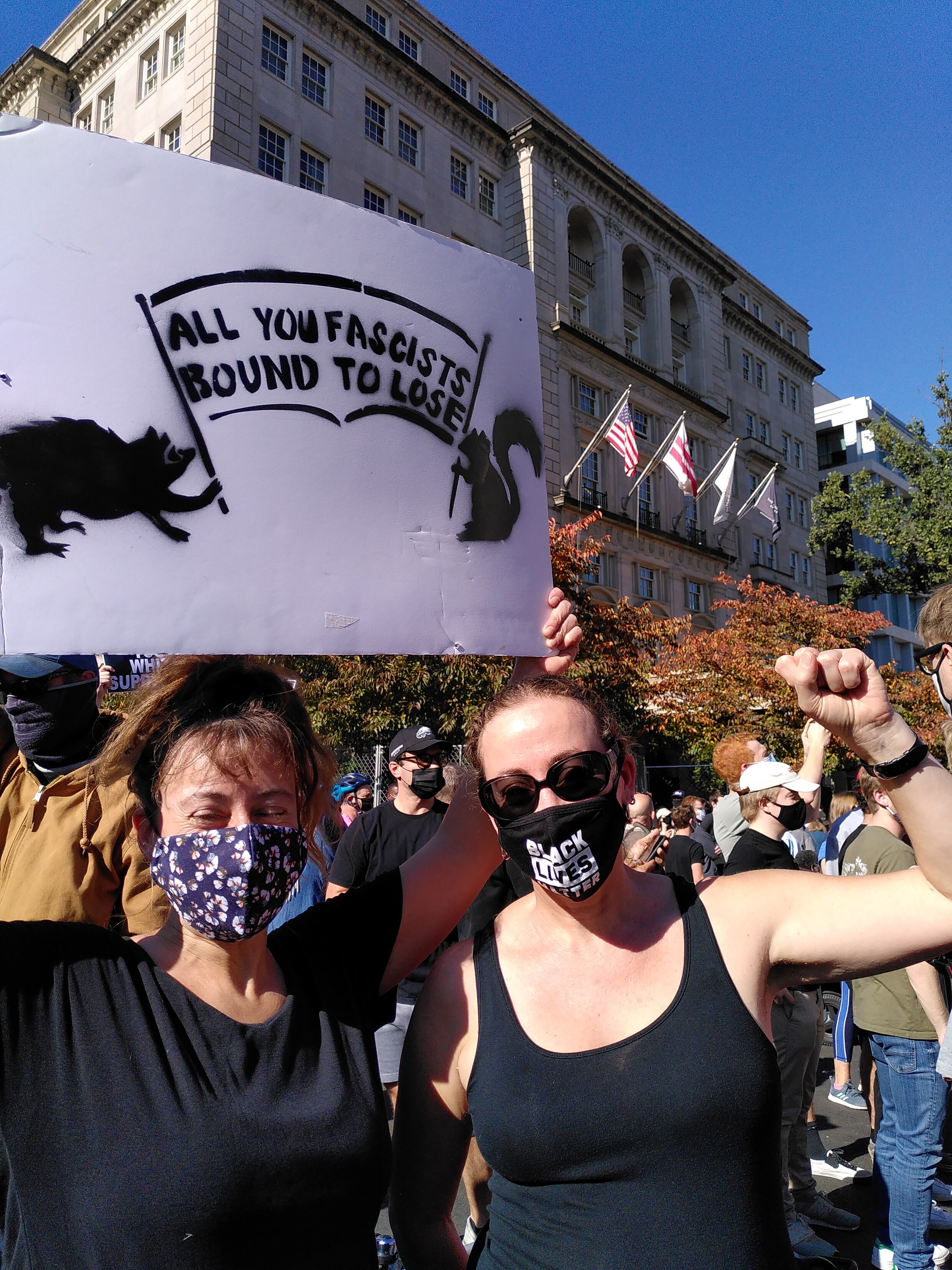 Washington viert feest: ‘Dit is het einde van Donald Trump’ | Trouw