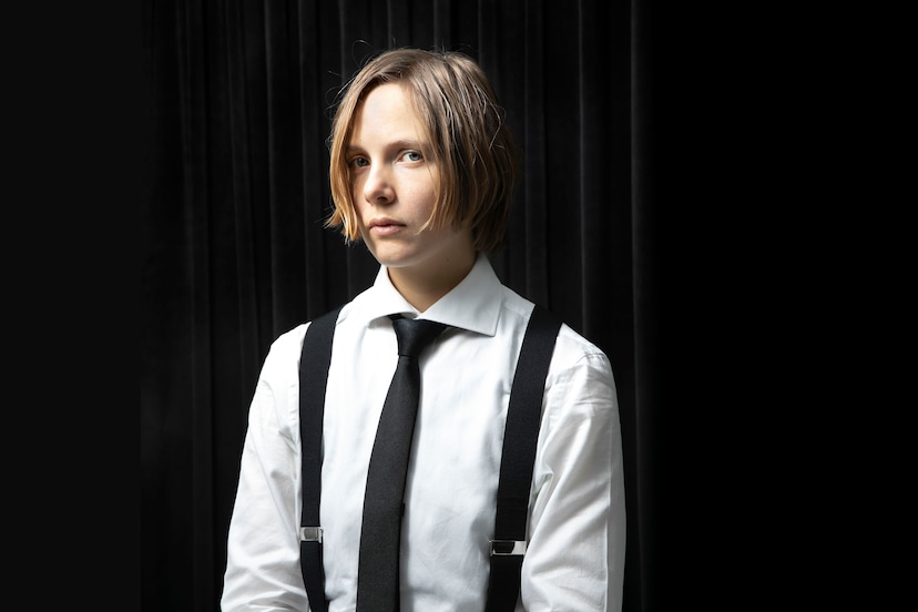 Het triomfjaar van Marieke Lucas Rijneveld, winnaar van 2020 in de ...